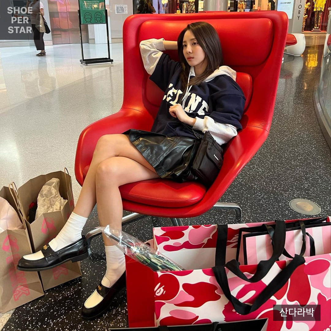 #MiuMiuLeatherPennyLoafersBlackWhite 해시태그 STYLE | KREAM