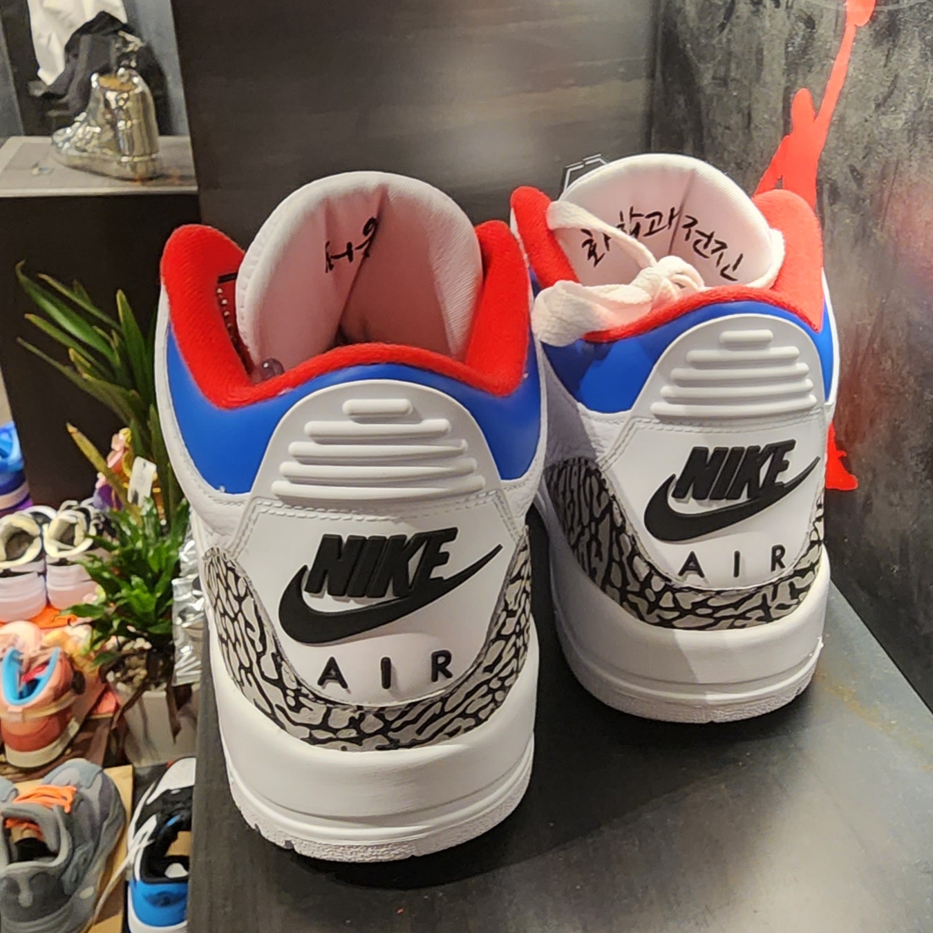 purple button (@cool_snkrz) 님의 게시물 | KREAM