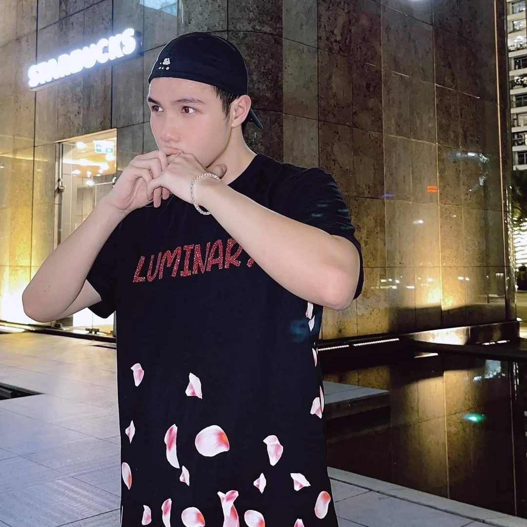 ntp.entertai... (@louishuyhoang) 님의 게시물 | KREAM