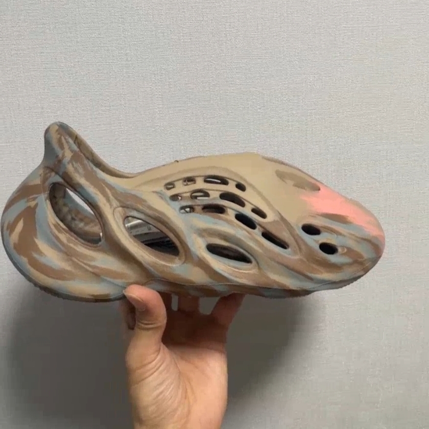 뿅 (@overrrun) 님의 게시물 | KREAM