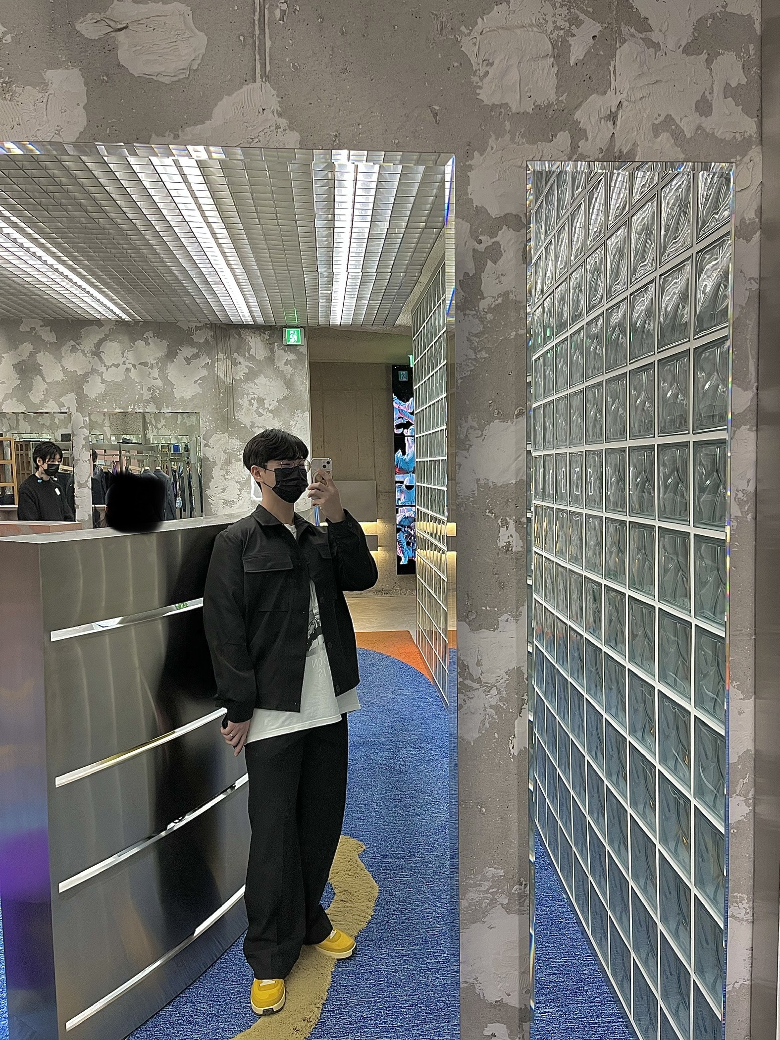 ? (@jhkk__) 님의 게시물 | KREAM