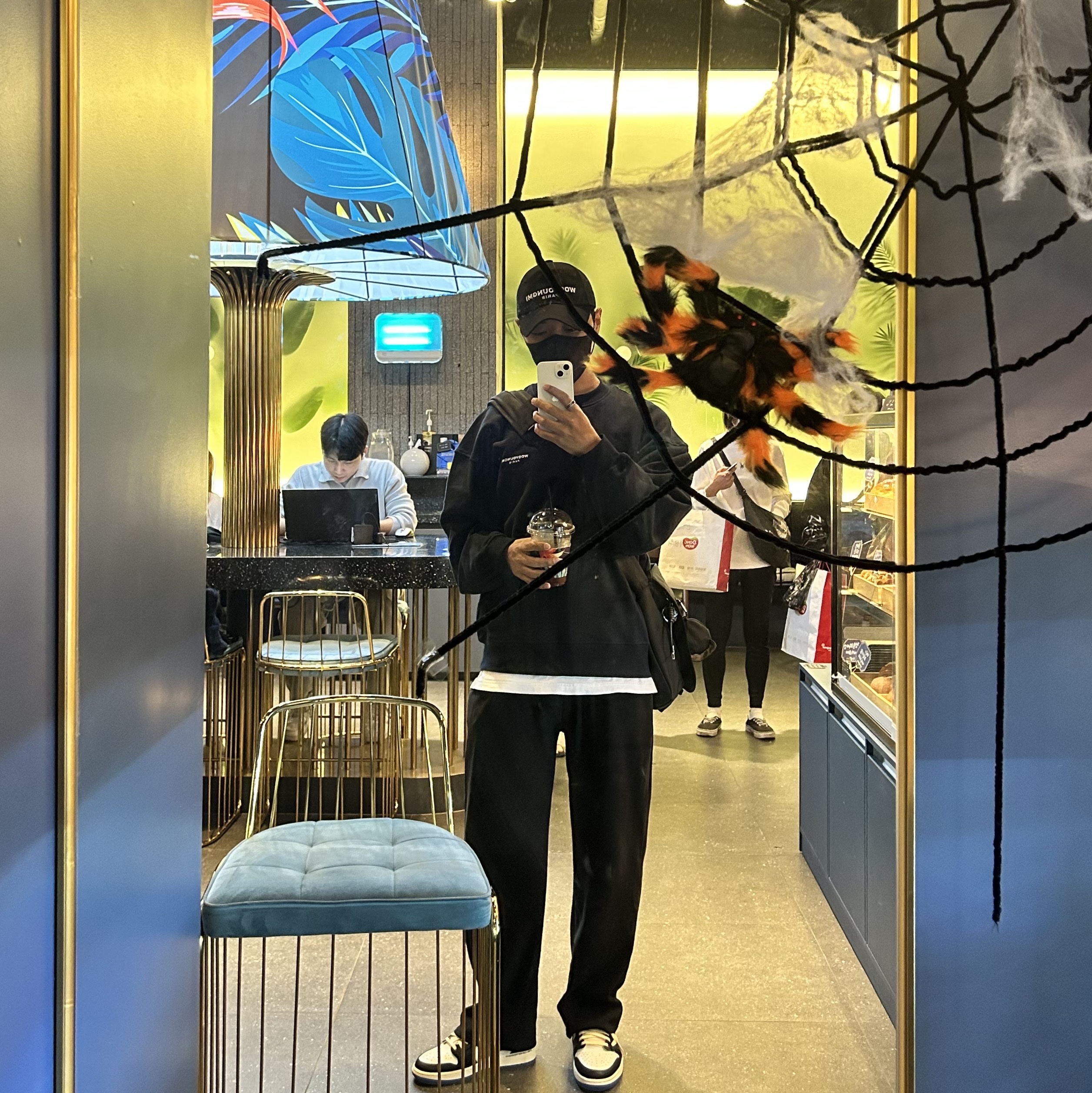 👻 (@mooking) 님의 게시물 | KREAM