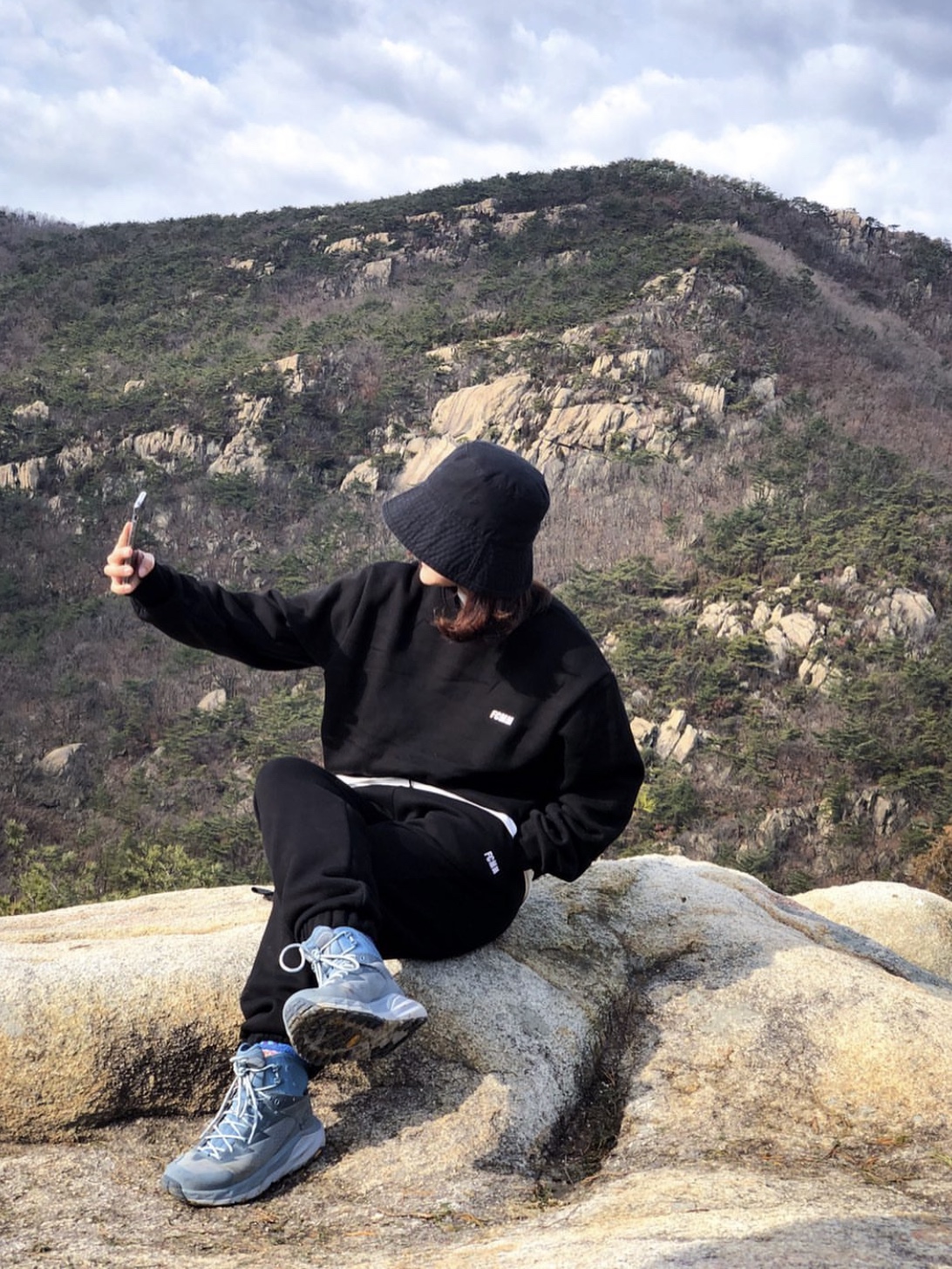 고운 (@plz_no_rain) 님의 게시물 | KREAM