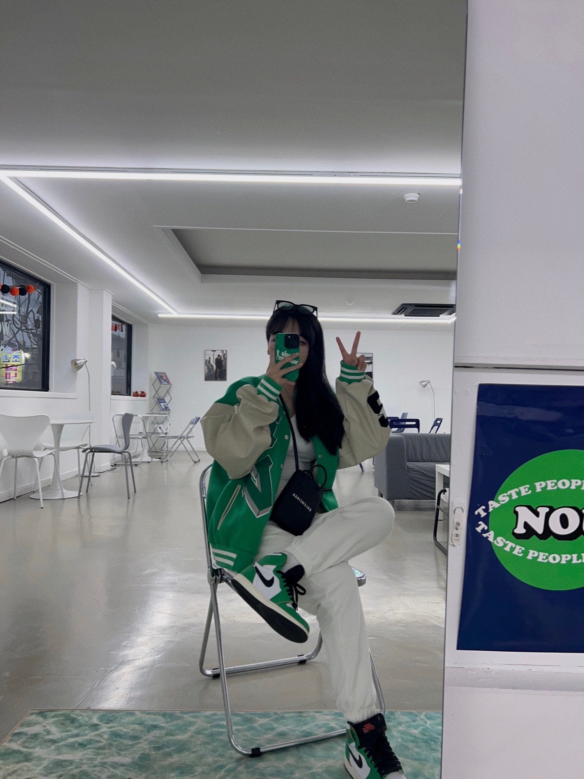 지수 (@ljsww) 님의 게시물 | KREAM