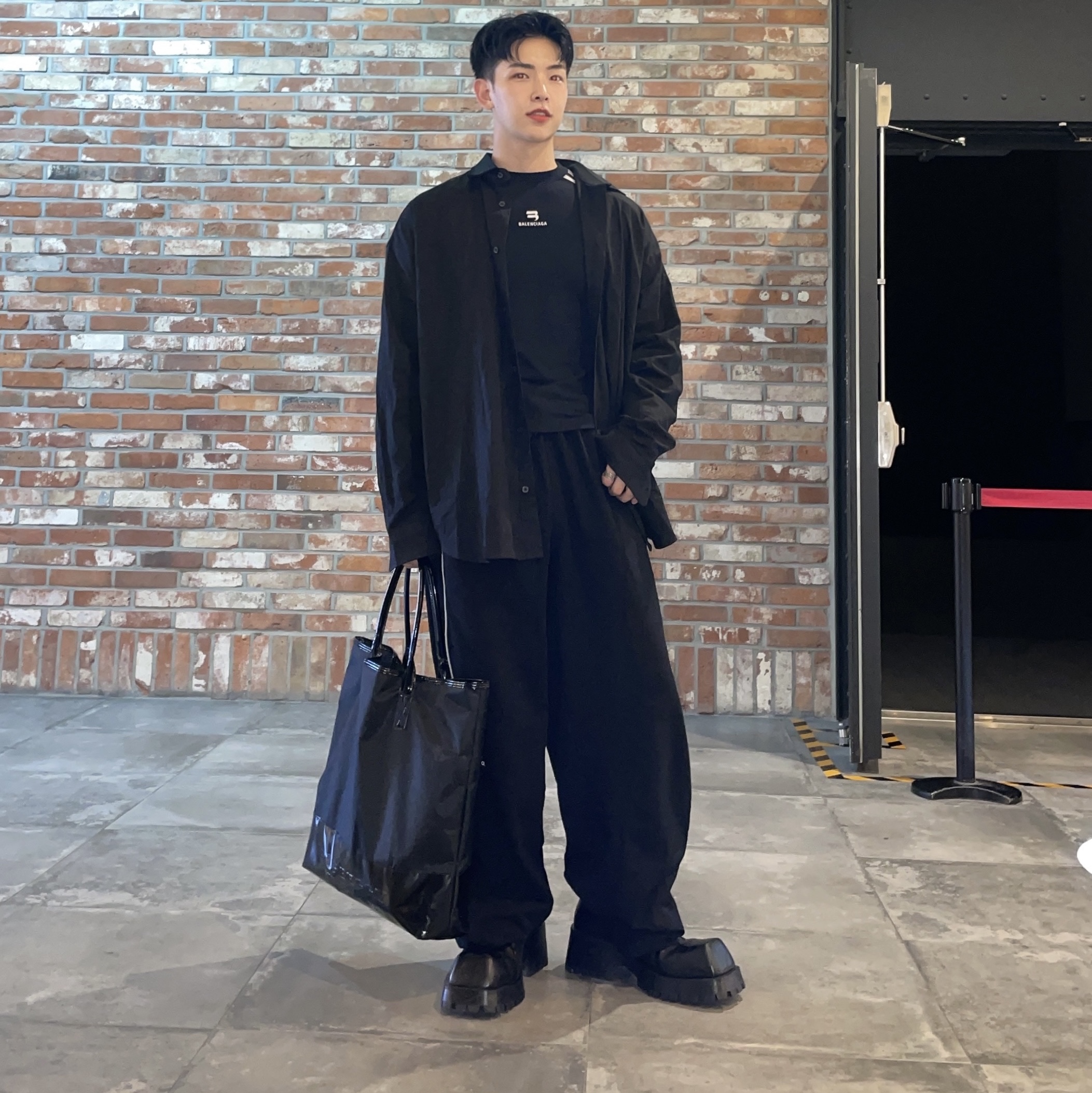 gun.w0_0 (@gun.w0_0) 님의 게시물 | KREAM