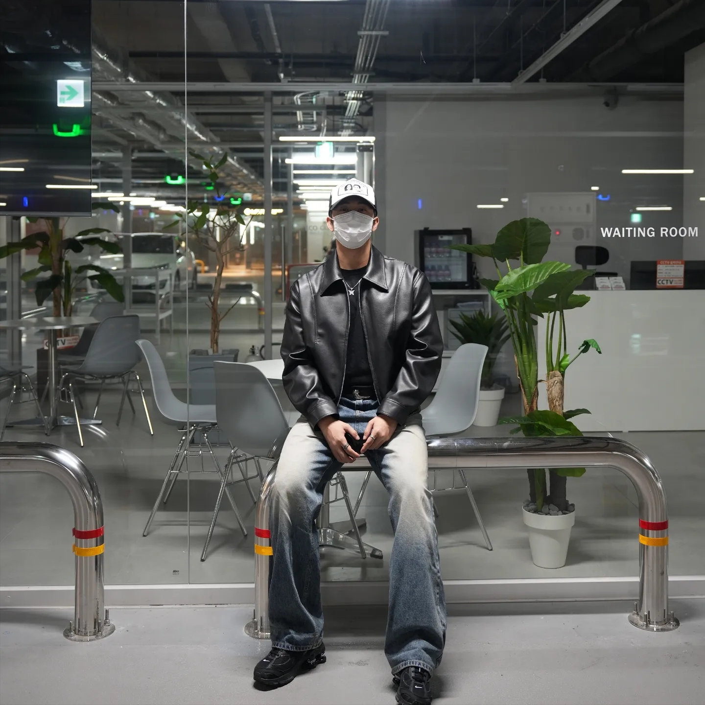 🚶🏻 (@phw55) 님의 게시물 | KREAM