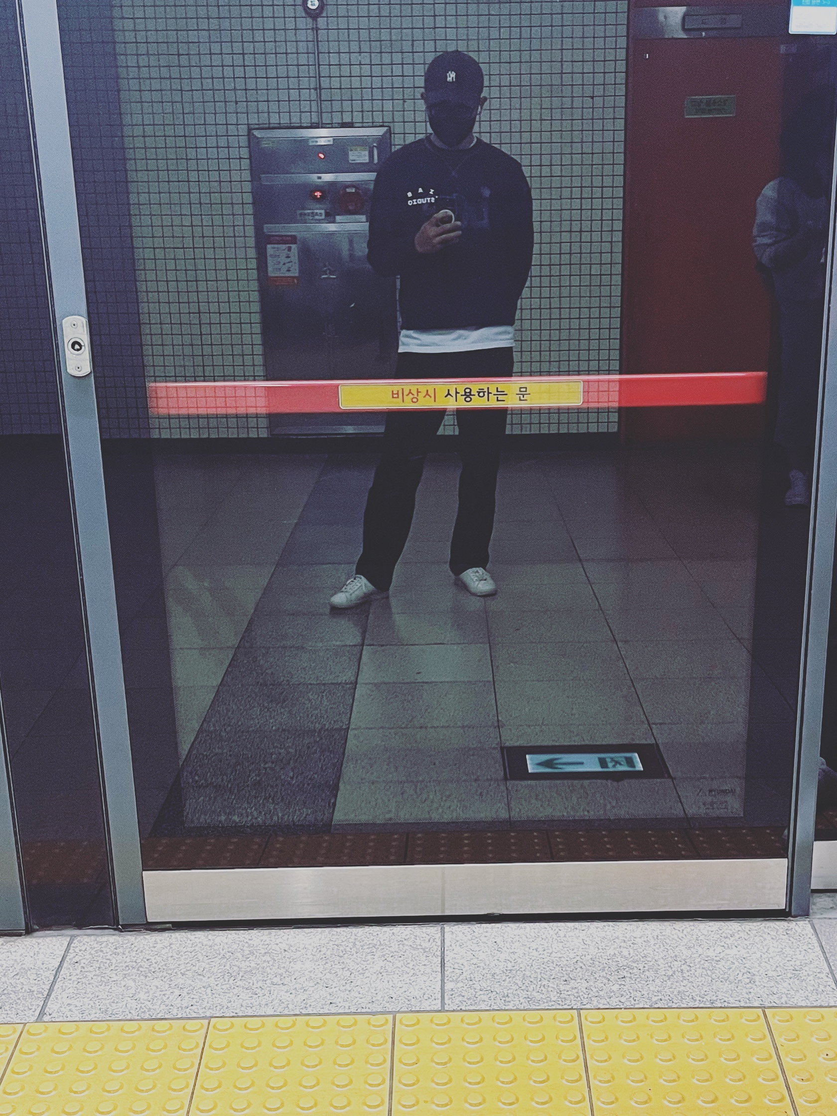 kkk (@xeetom) 님의 게시물 | KREAM