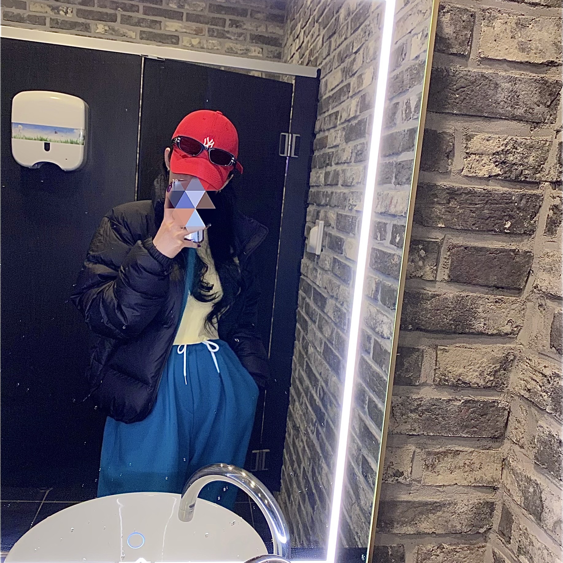 @jhhey93) 님의 게시물 | KREAM