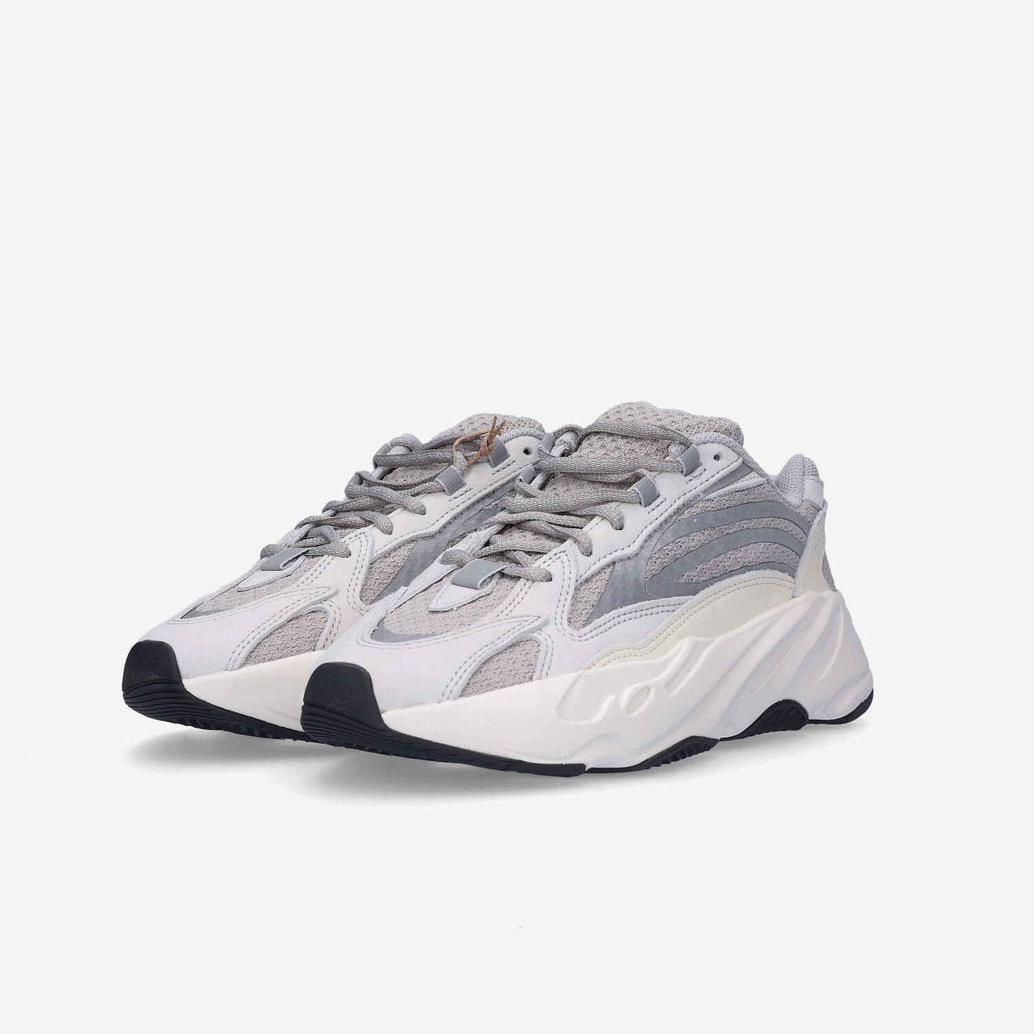 아디다스 이지 부스트 700 V2 스태틱 2022 | KREAM