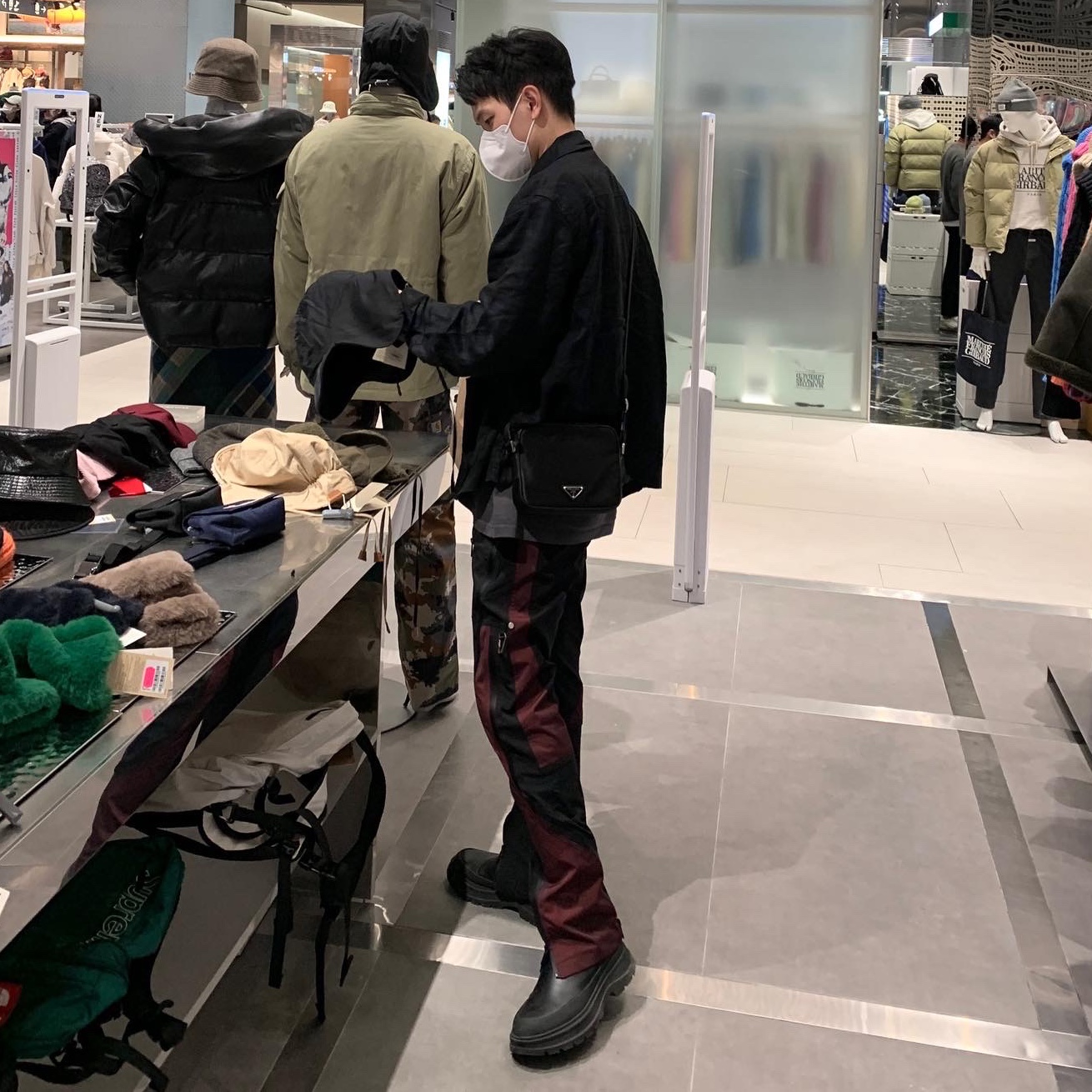 (@wxxs_j) 님의 게시물 | KREAM