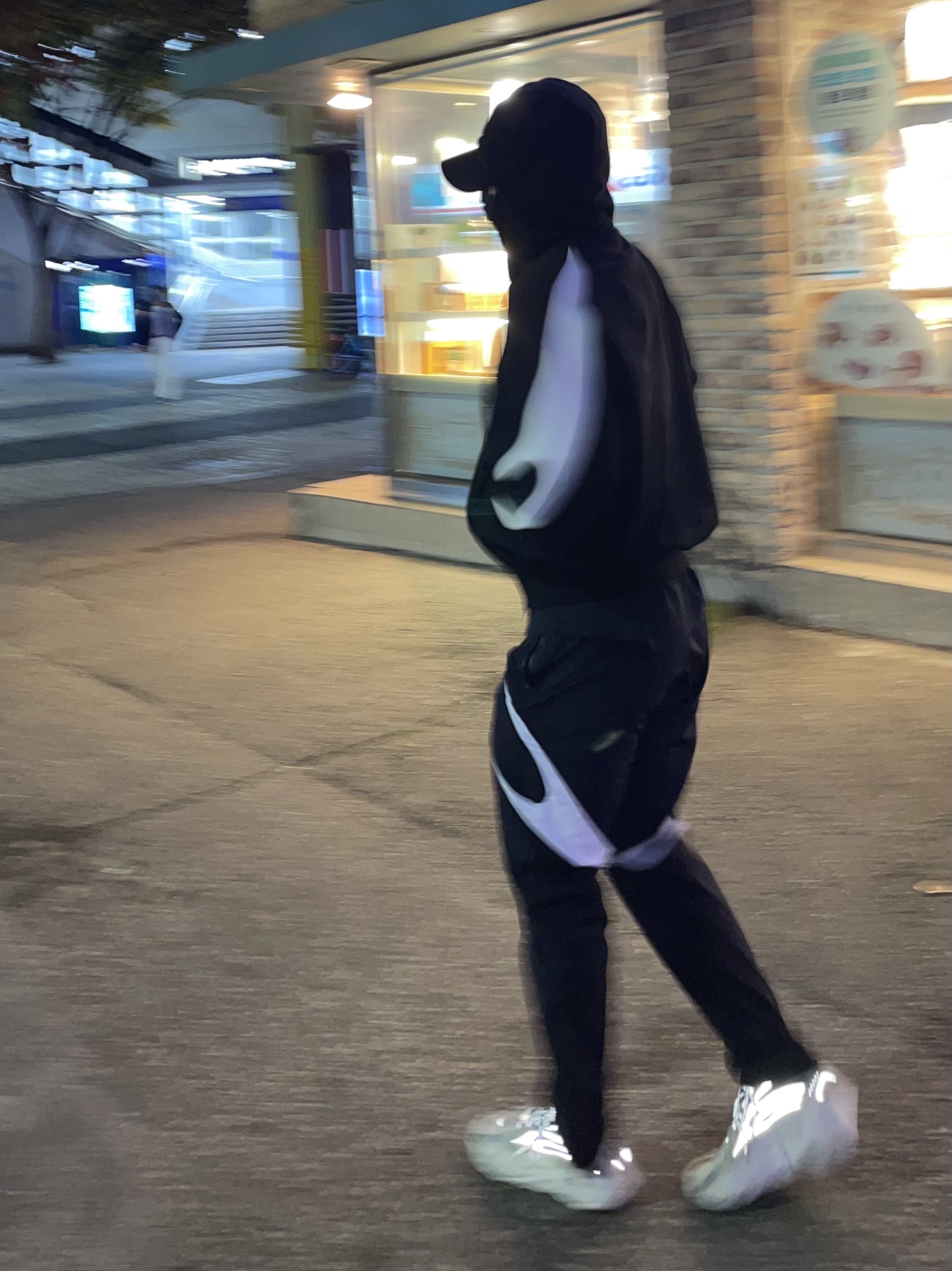 (@wavythewavy) 님의 게시물 | KREAM