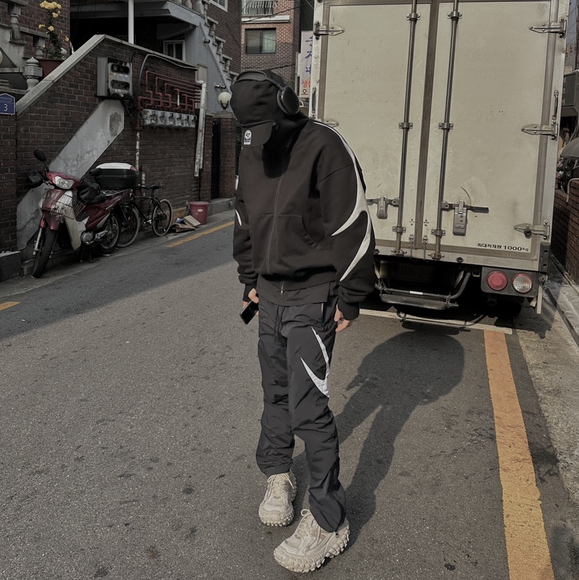 (@wavythewavy) 님의 게시물 | KREAM