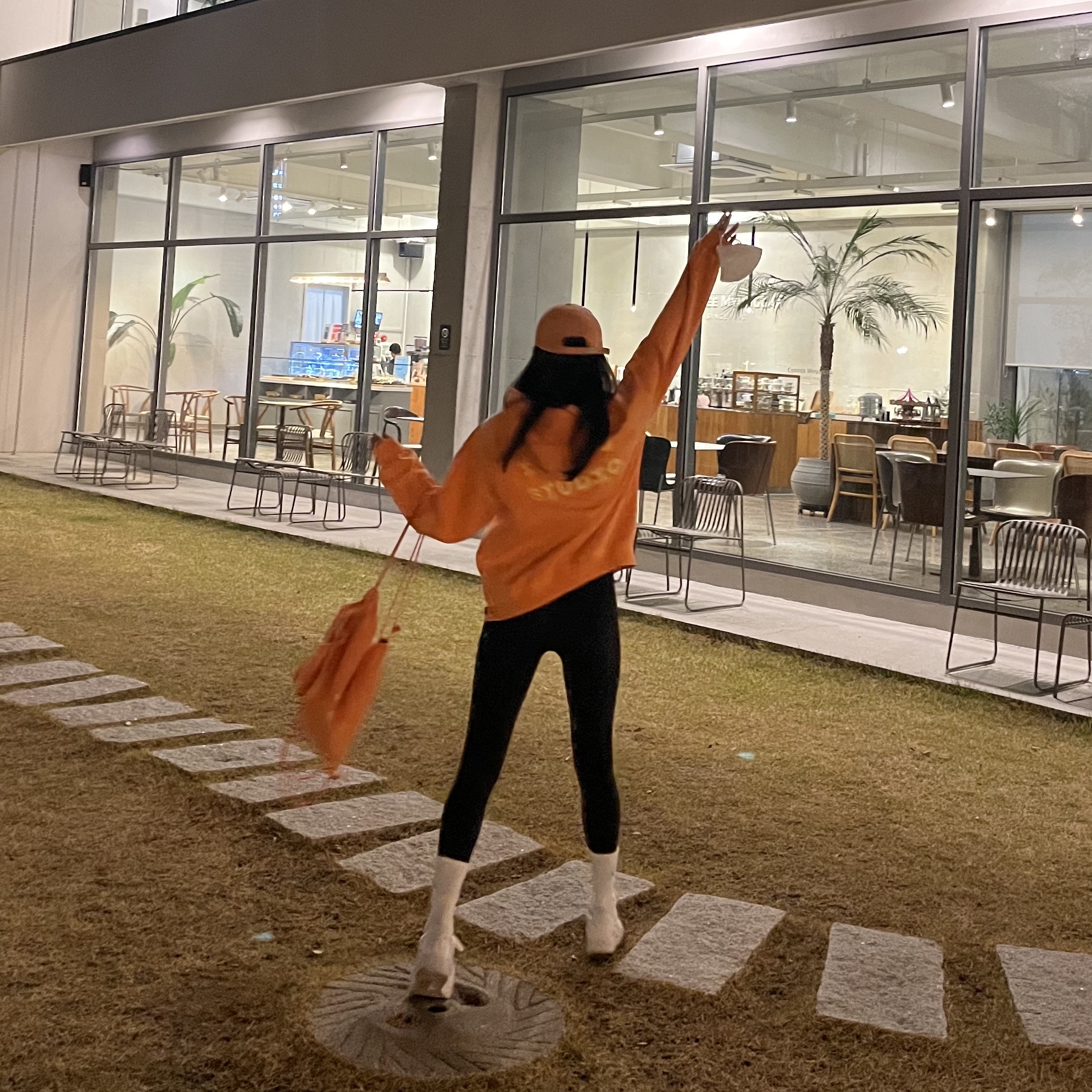 유니니 (@unninni) 님의 게시물 | KREAM