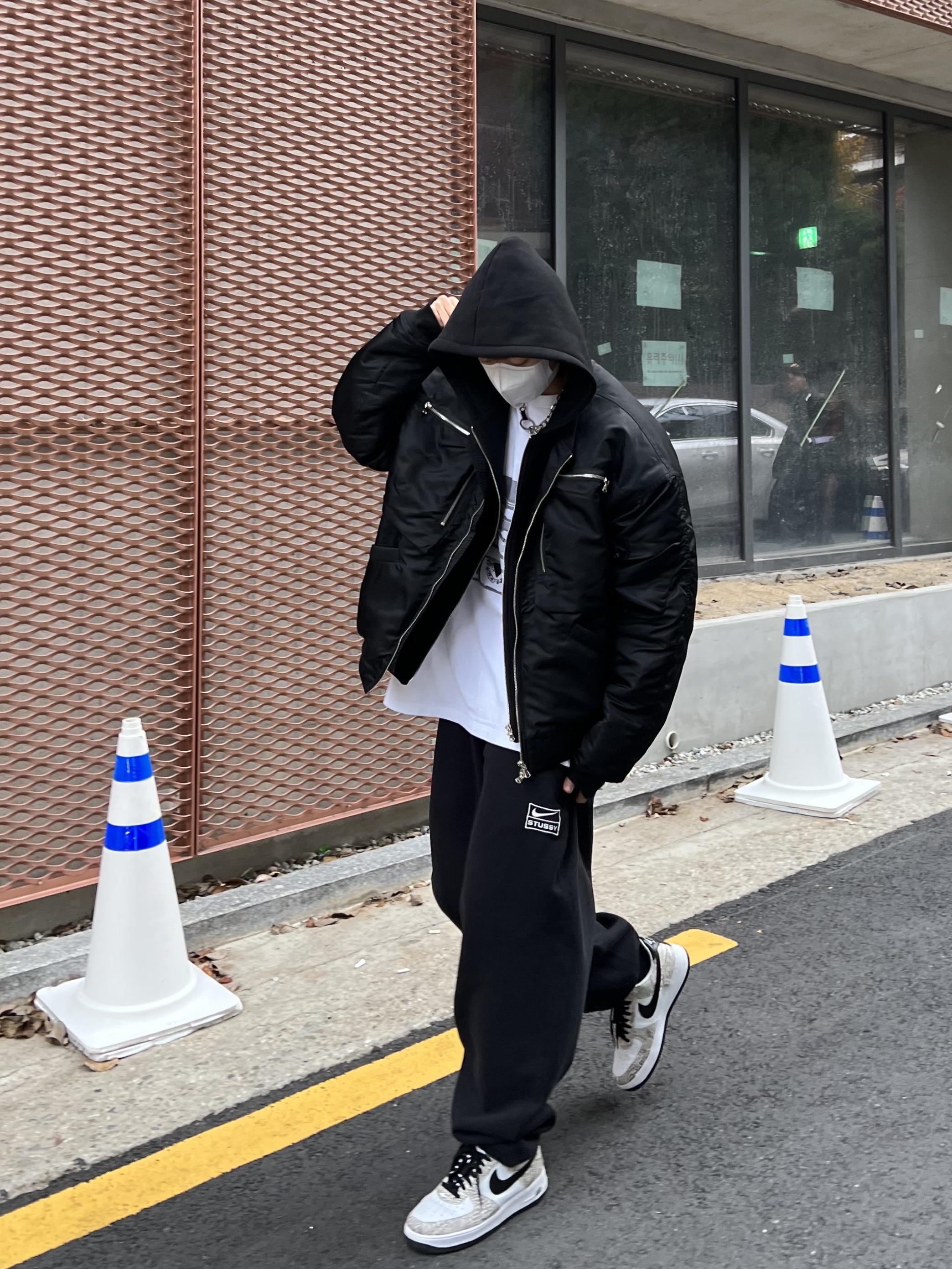 동건 (@move__gun) 님의 게시물 | KREAM