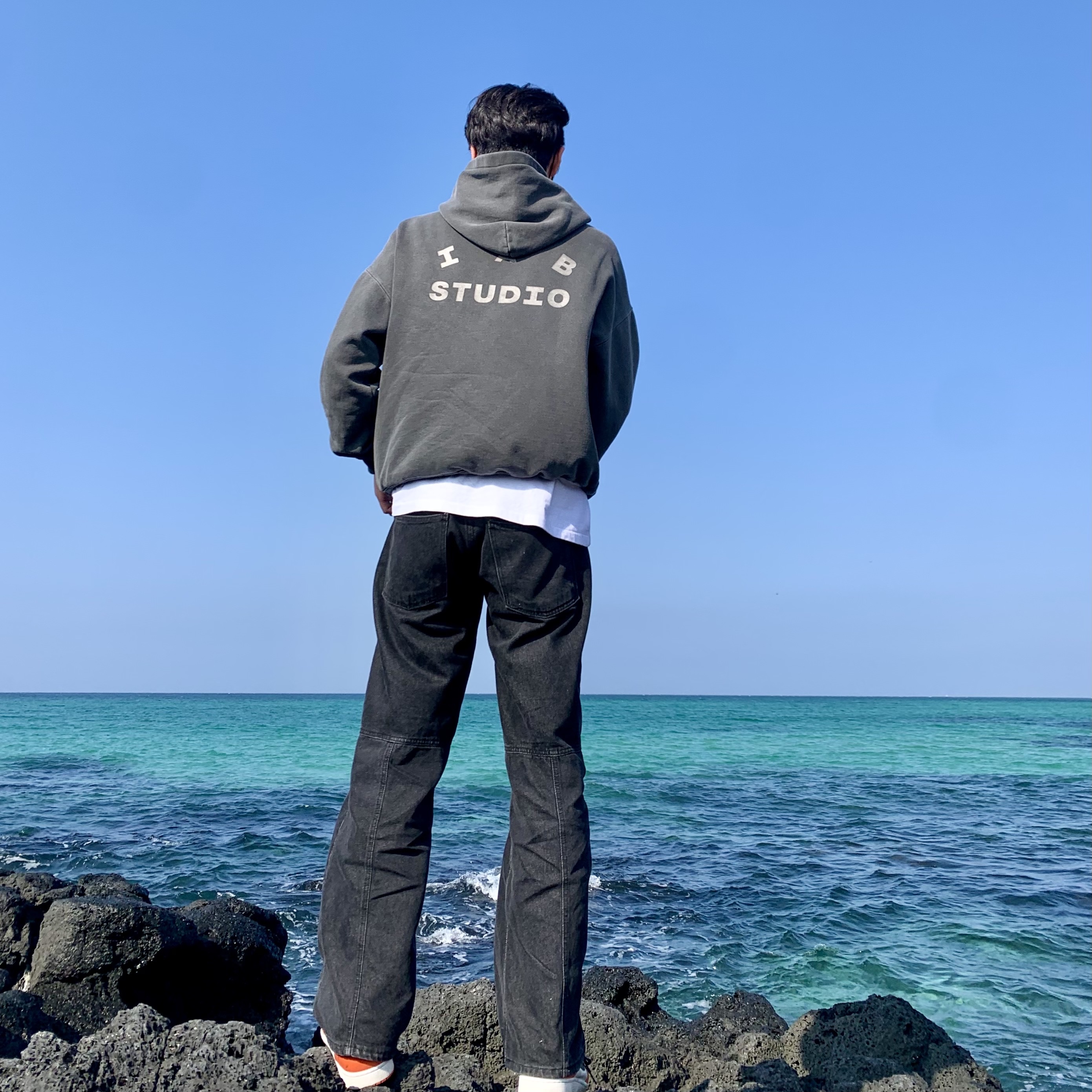 (@chill__js) 님의 게시물 | KREAM