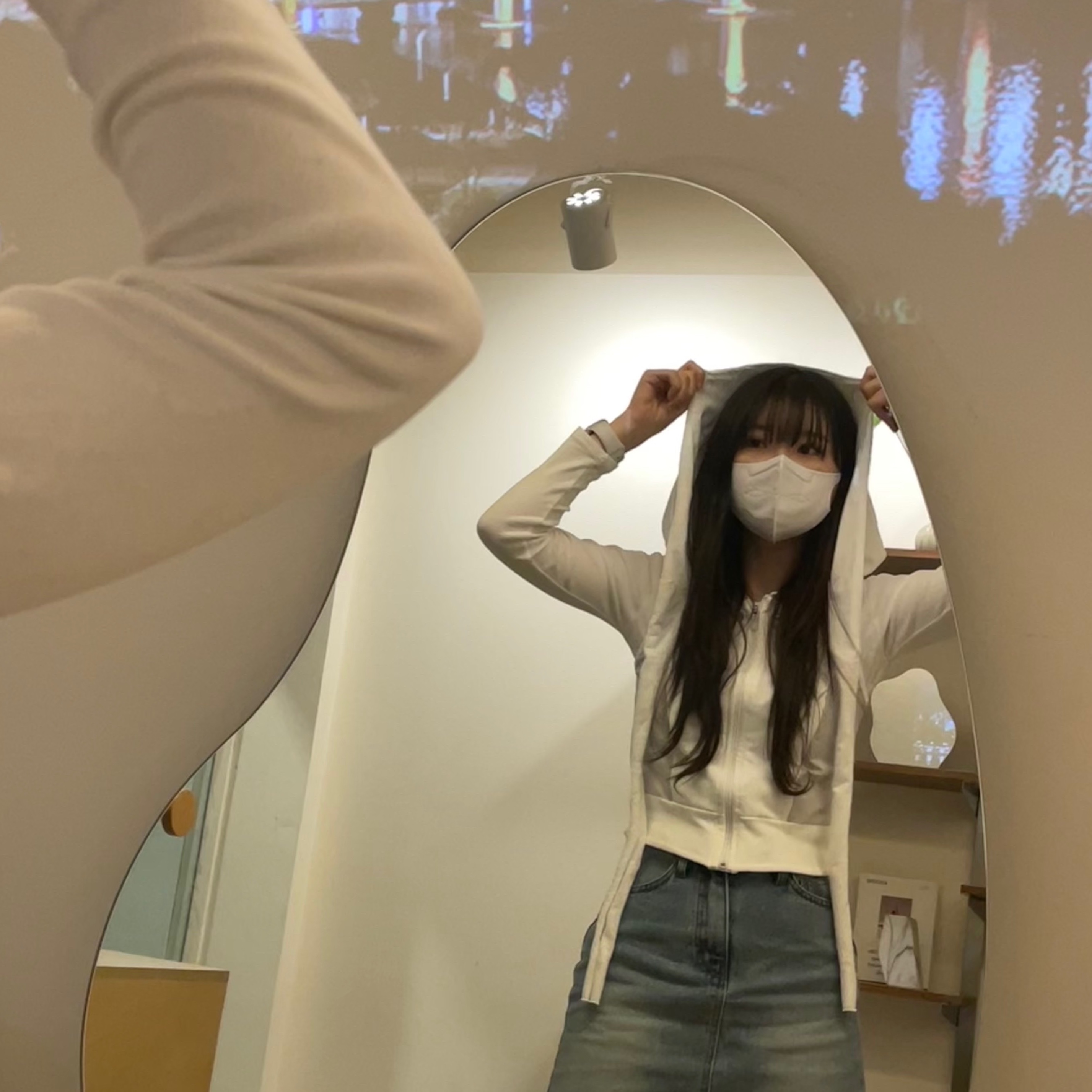 배건아 (@vaeguna) 님의 게시물 | KREAM