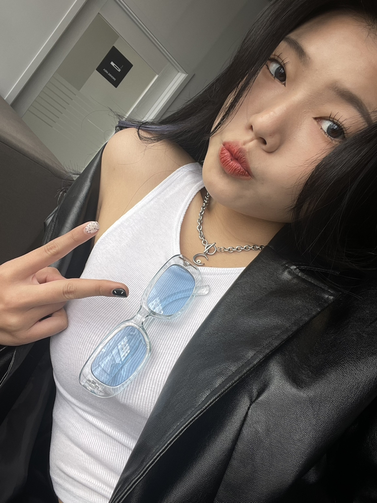 영 (@oo_vely_) 님의 게시물 | KREAM