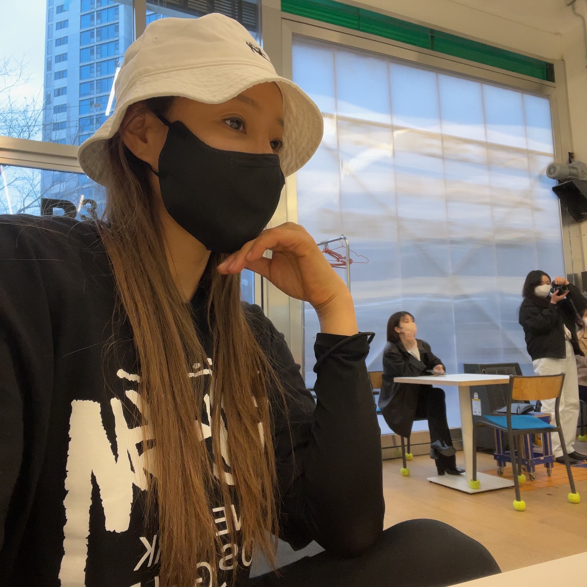 형아 (@agnes_) 님의 게시물 | KREAM