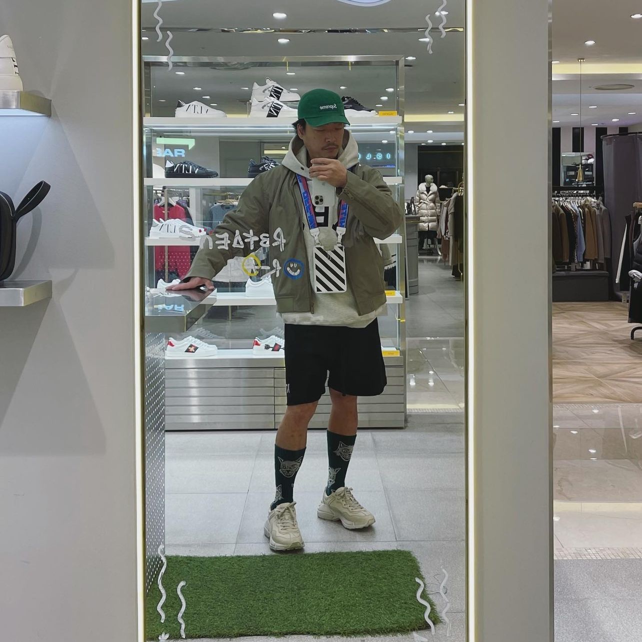 eathan_han (@eathan_han) 님의 게시물 | KREAM