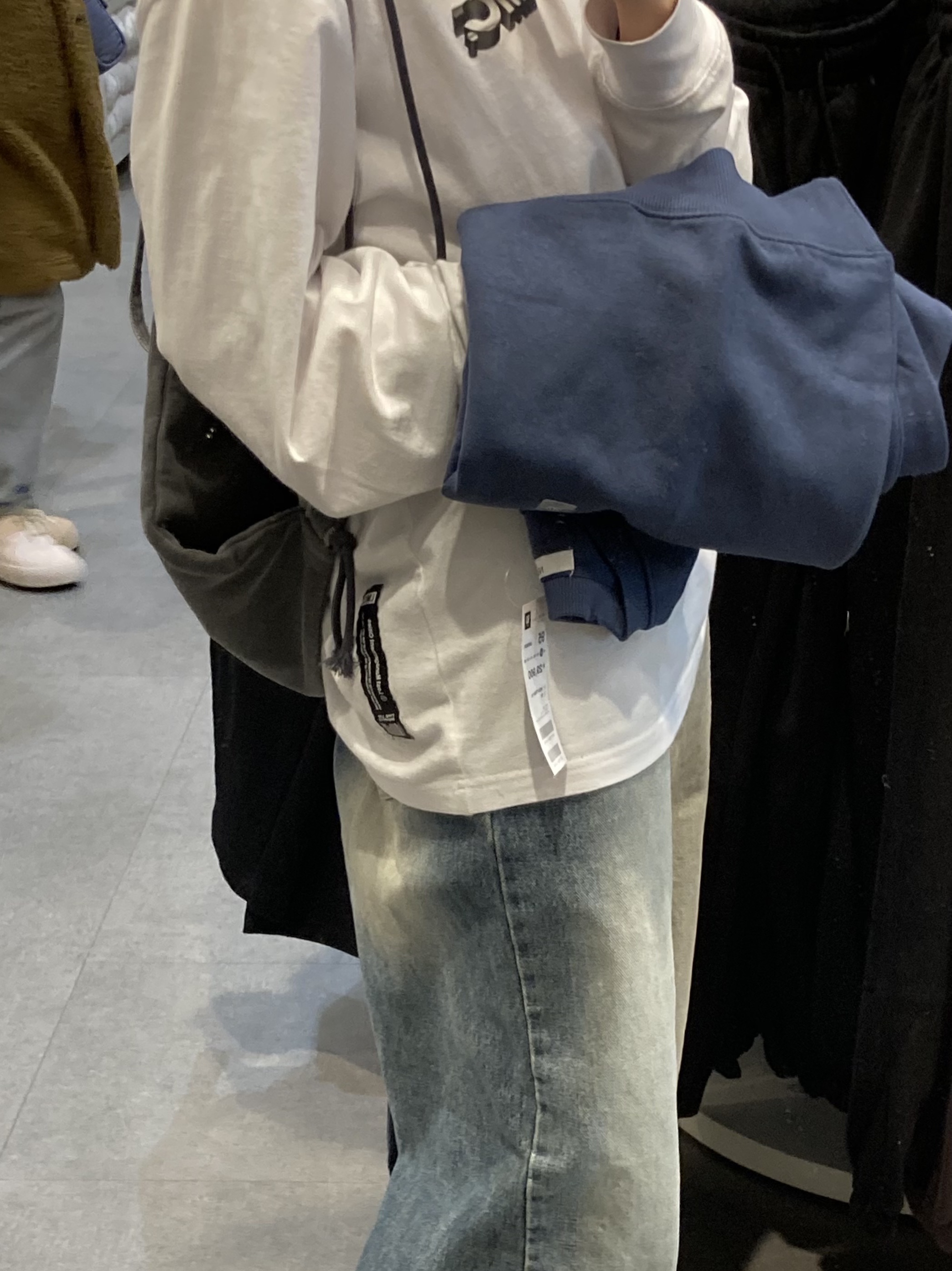 (@_cha_ll) 님의 게시물 | KREAM