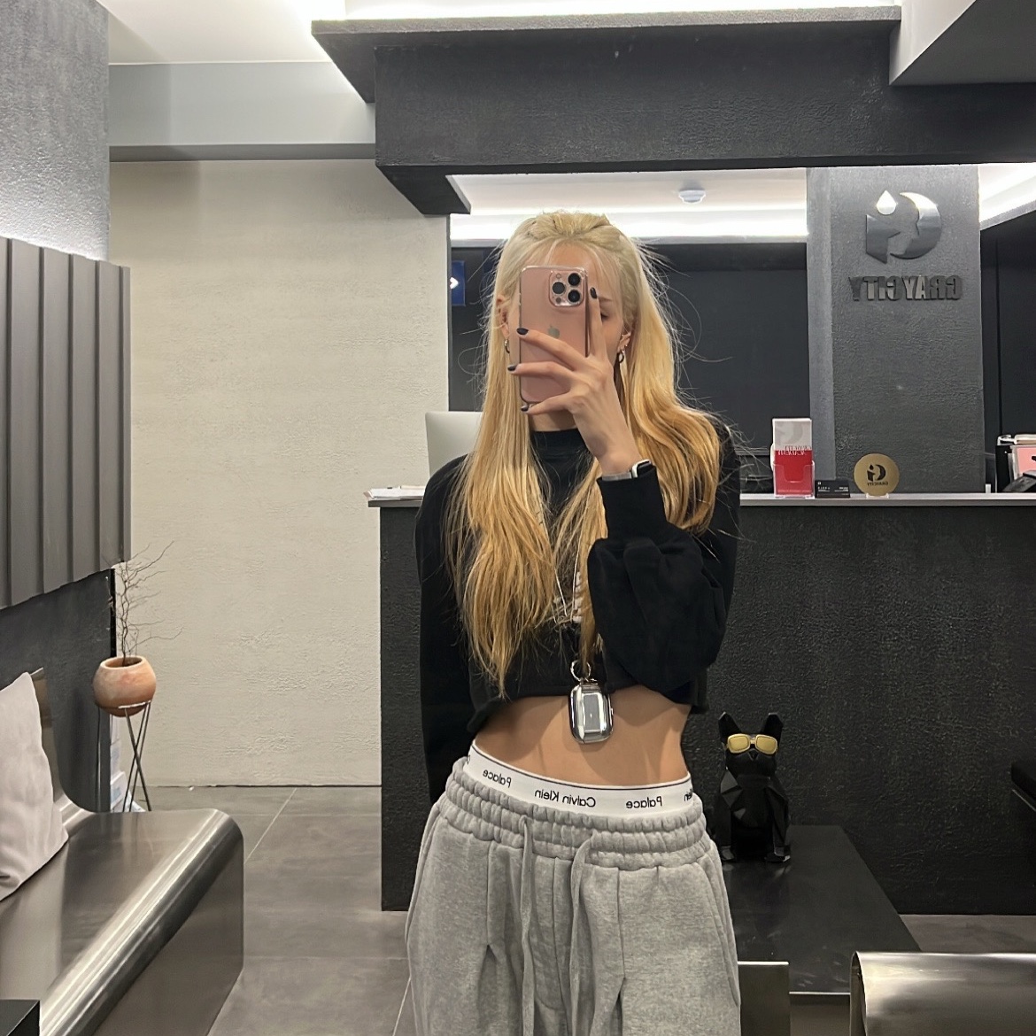 @newwwwall (@newwwwall) 님의 게시물 | KREAM