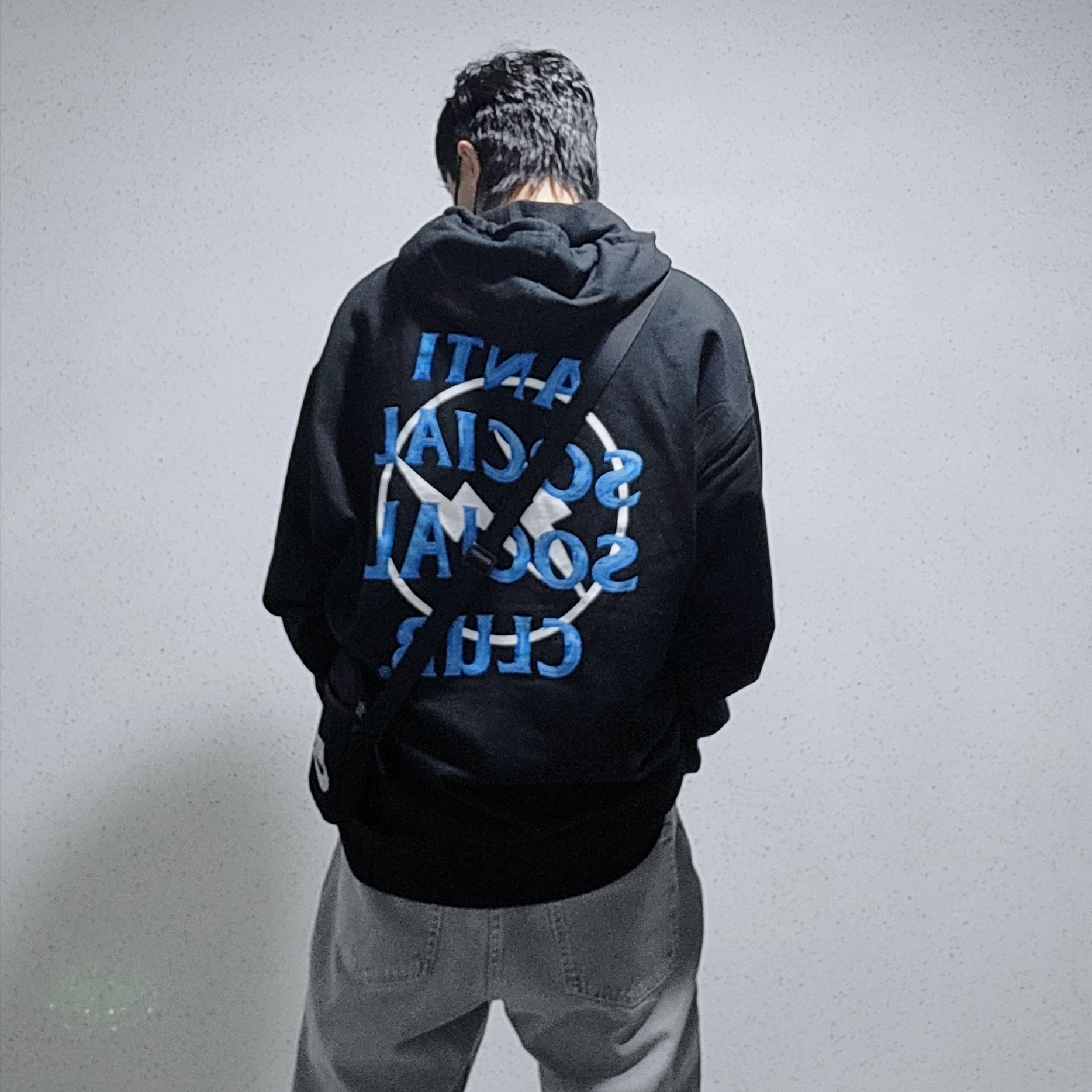 꺼낸다 (@k1m_0j) 님의 게시물 | KREAM