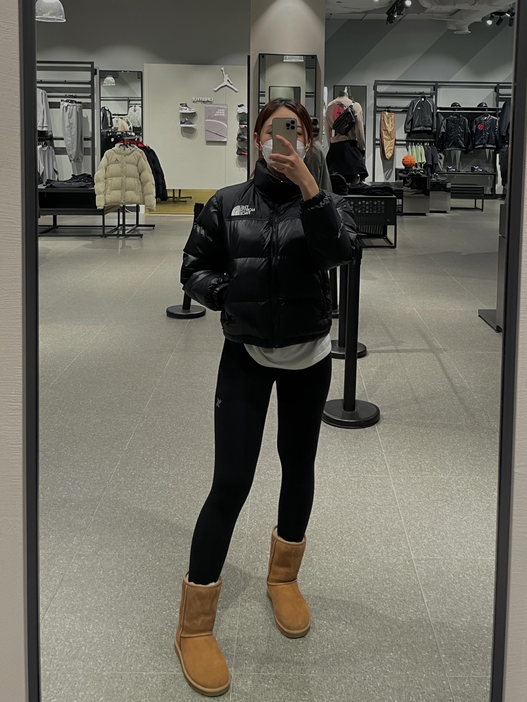 MIN JEONG (@ee.eoe) 님의 게시물 | KREAM