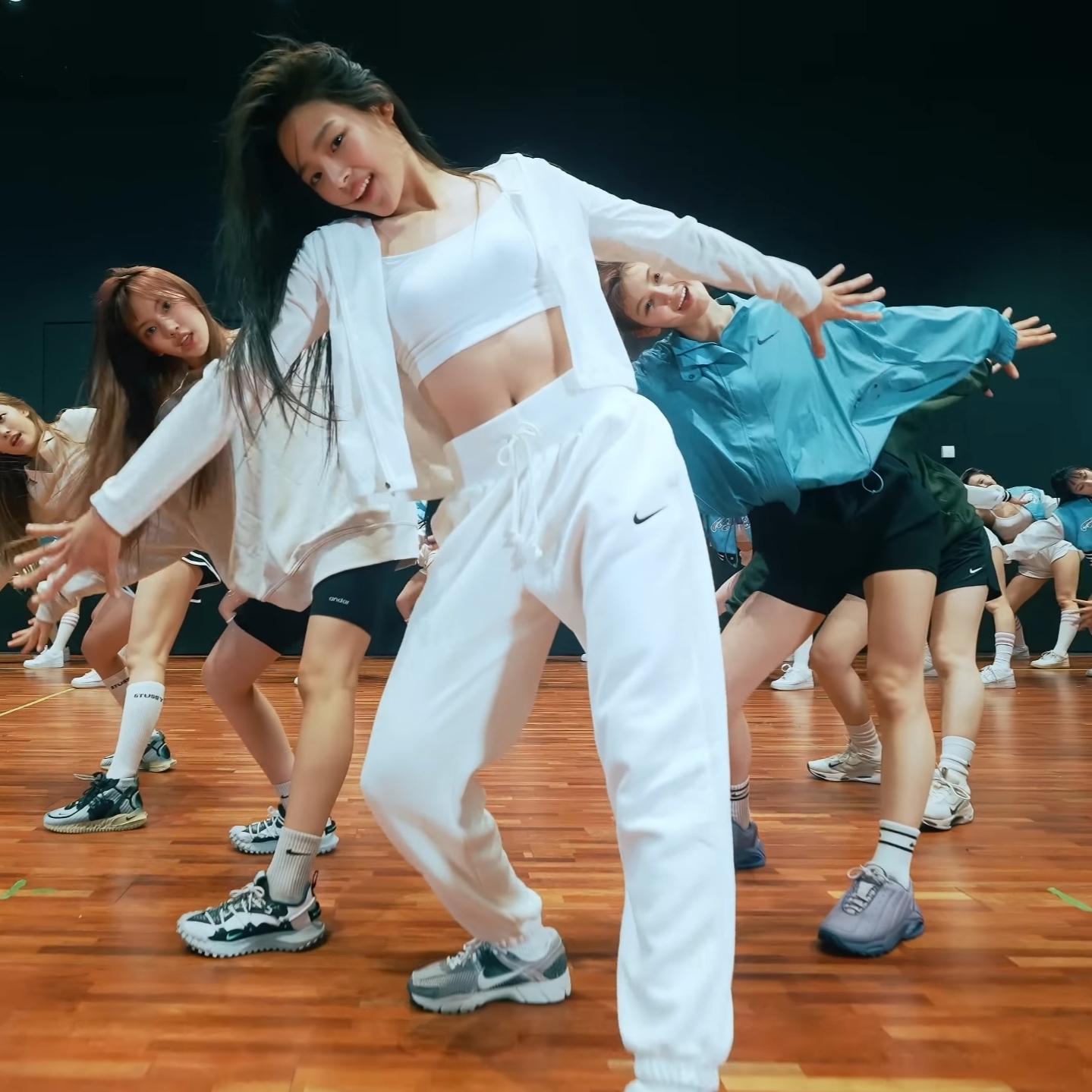 Bong (@bonthlee) 님의 게시물 | KREAM