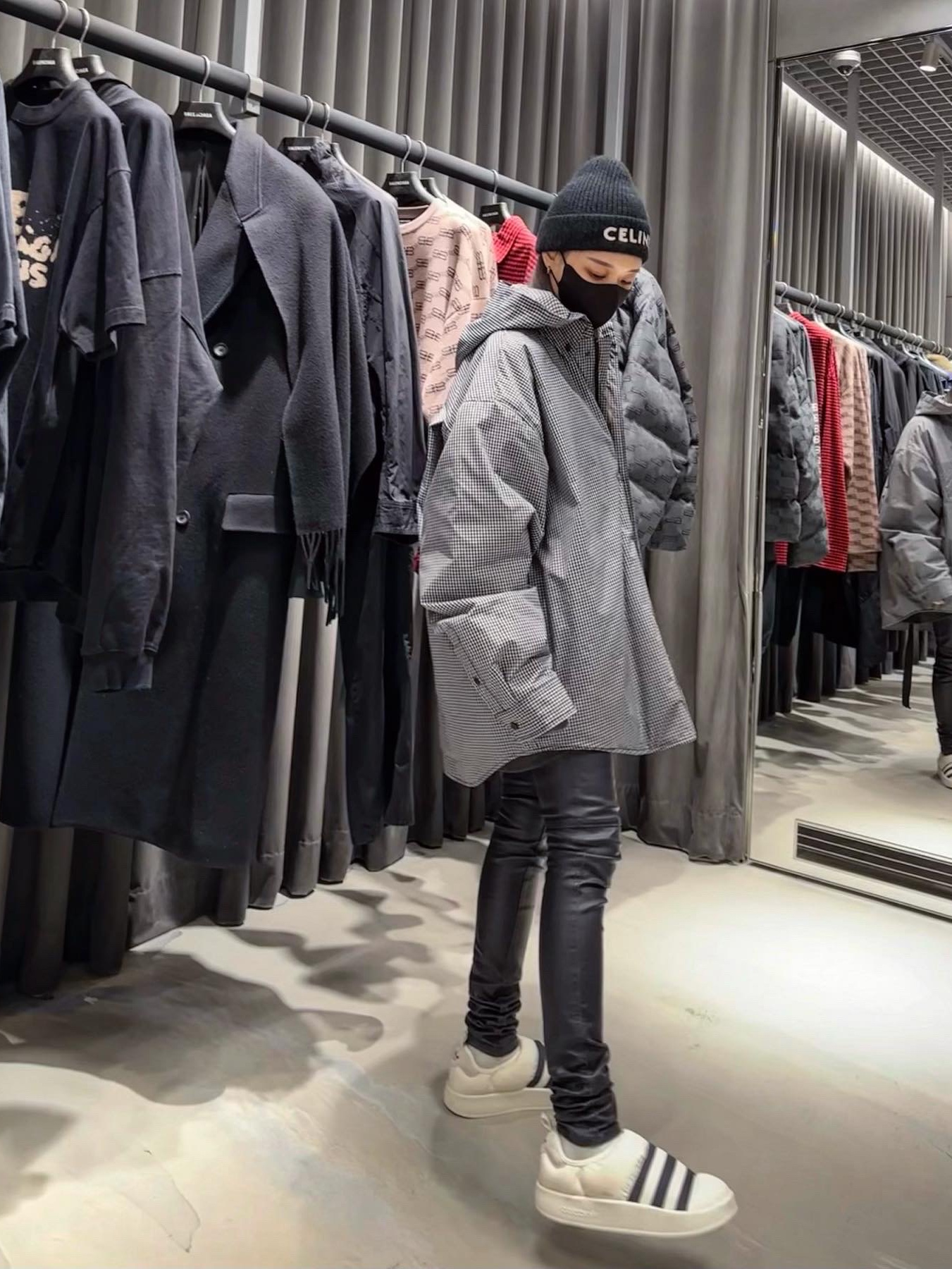 황희영 (@hee_02) 님의 게시물 | KREAM