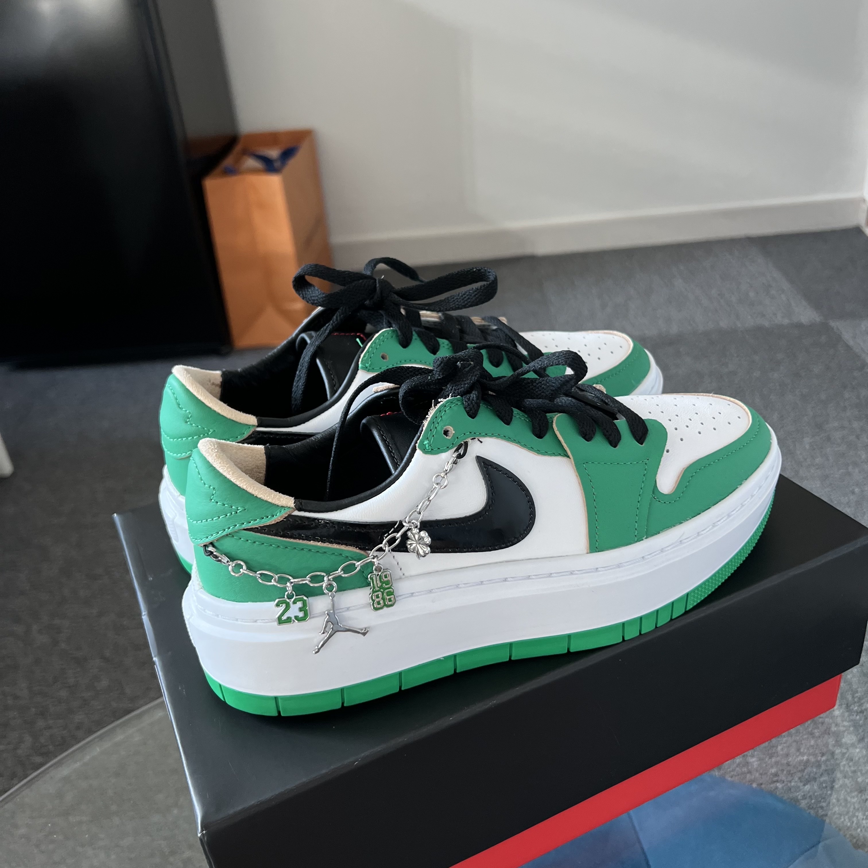 leedk2967 (@woooo__kiki) 님의 게시물 | KREAM