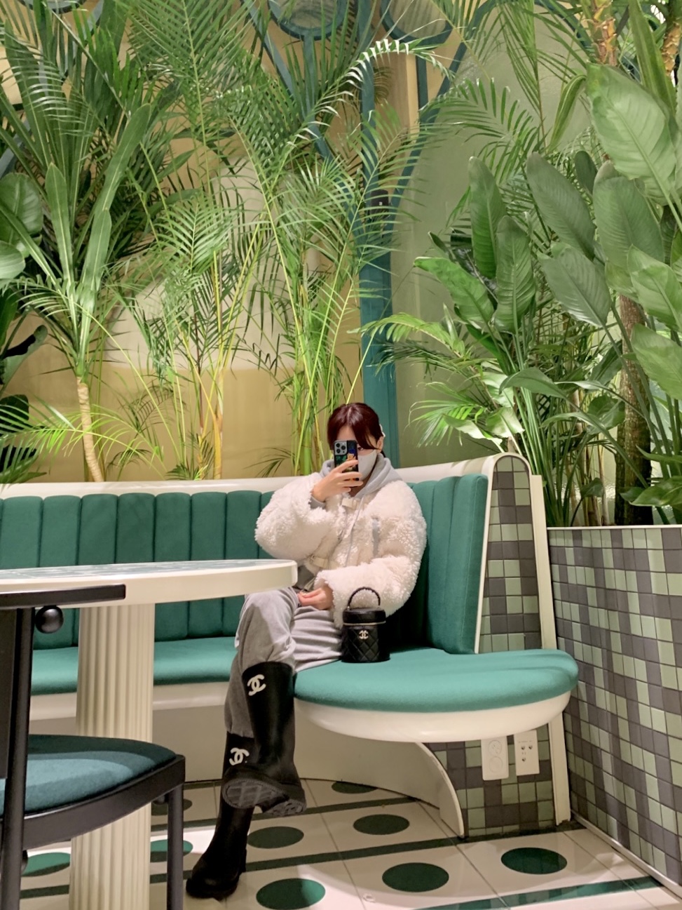 꿀벌이🐝 이지유 (@amelia_v) 님의 게시물 | KREAM