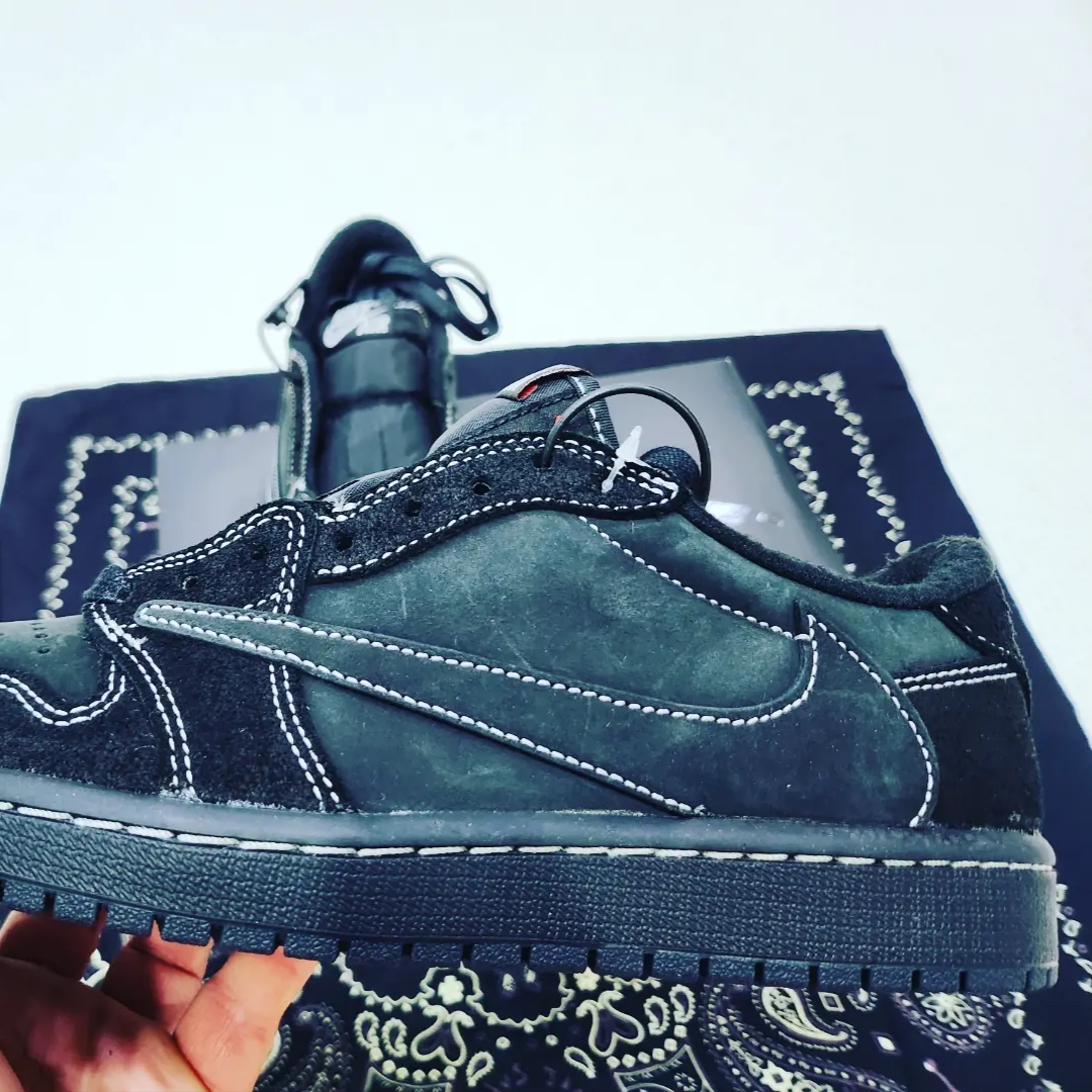 s**** (@sunfu) 님의 게시물 | KREAM