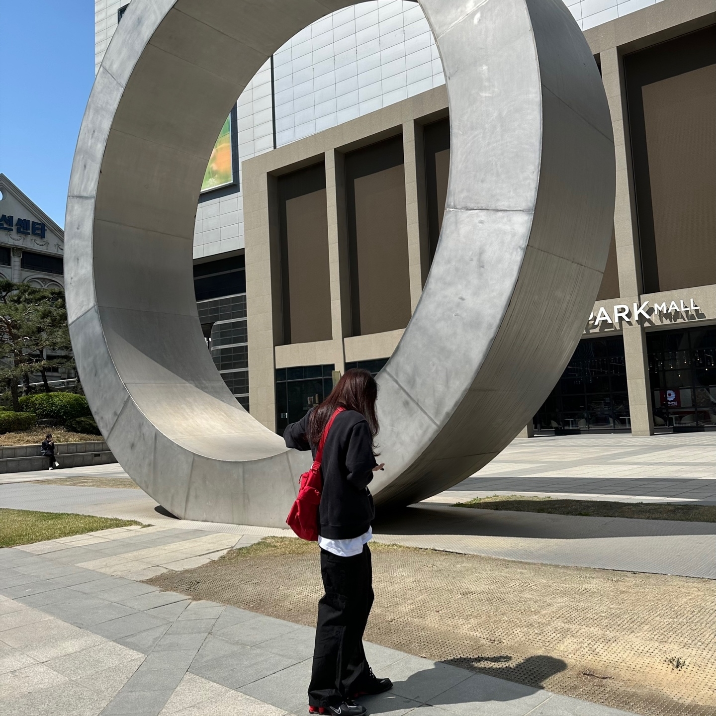 뚠띠부부 (@ddunddi) 님의 게시물 | KREAM