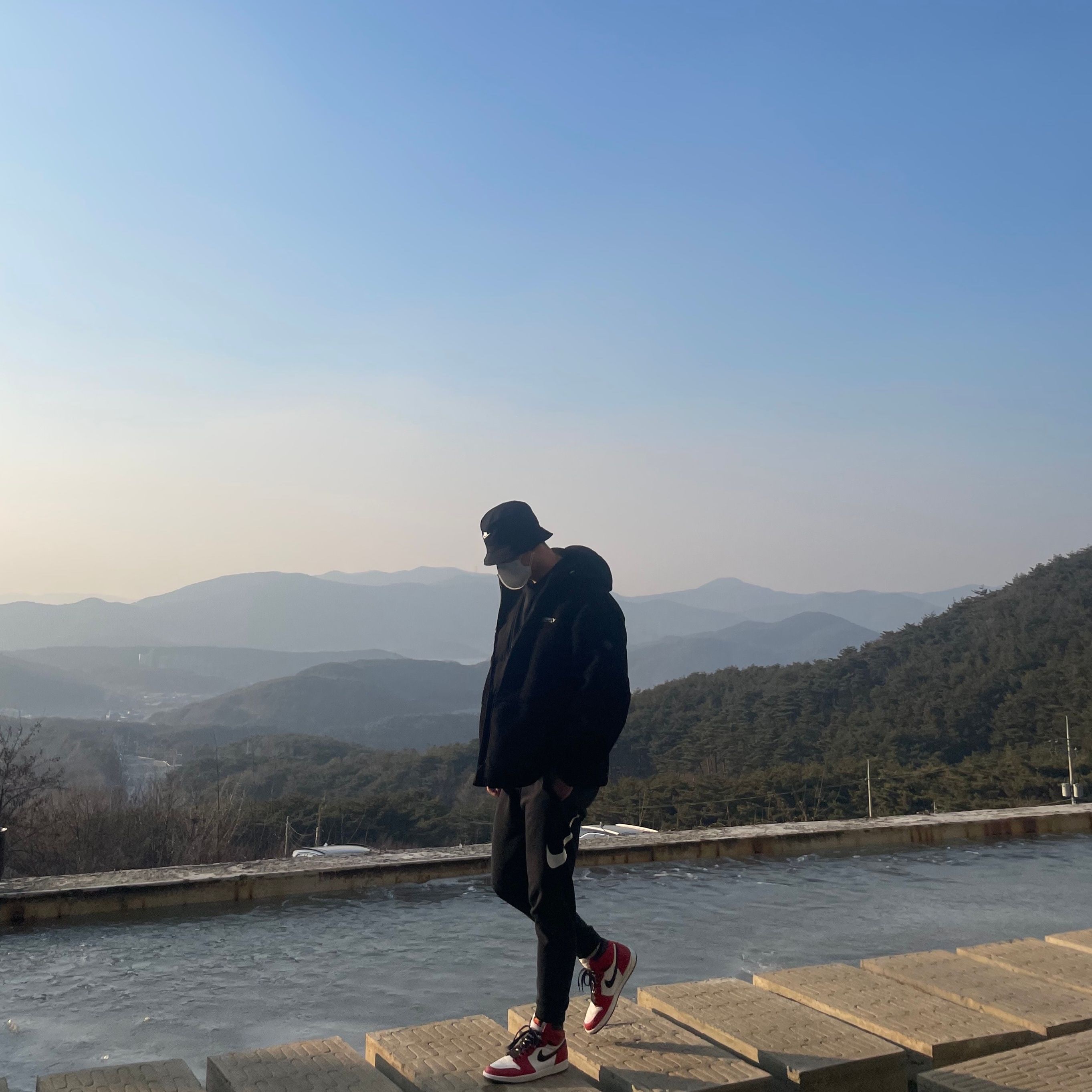 zzzkkk9450 (@jb._.187) 님의 게시물 | KREAM