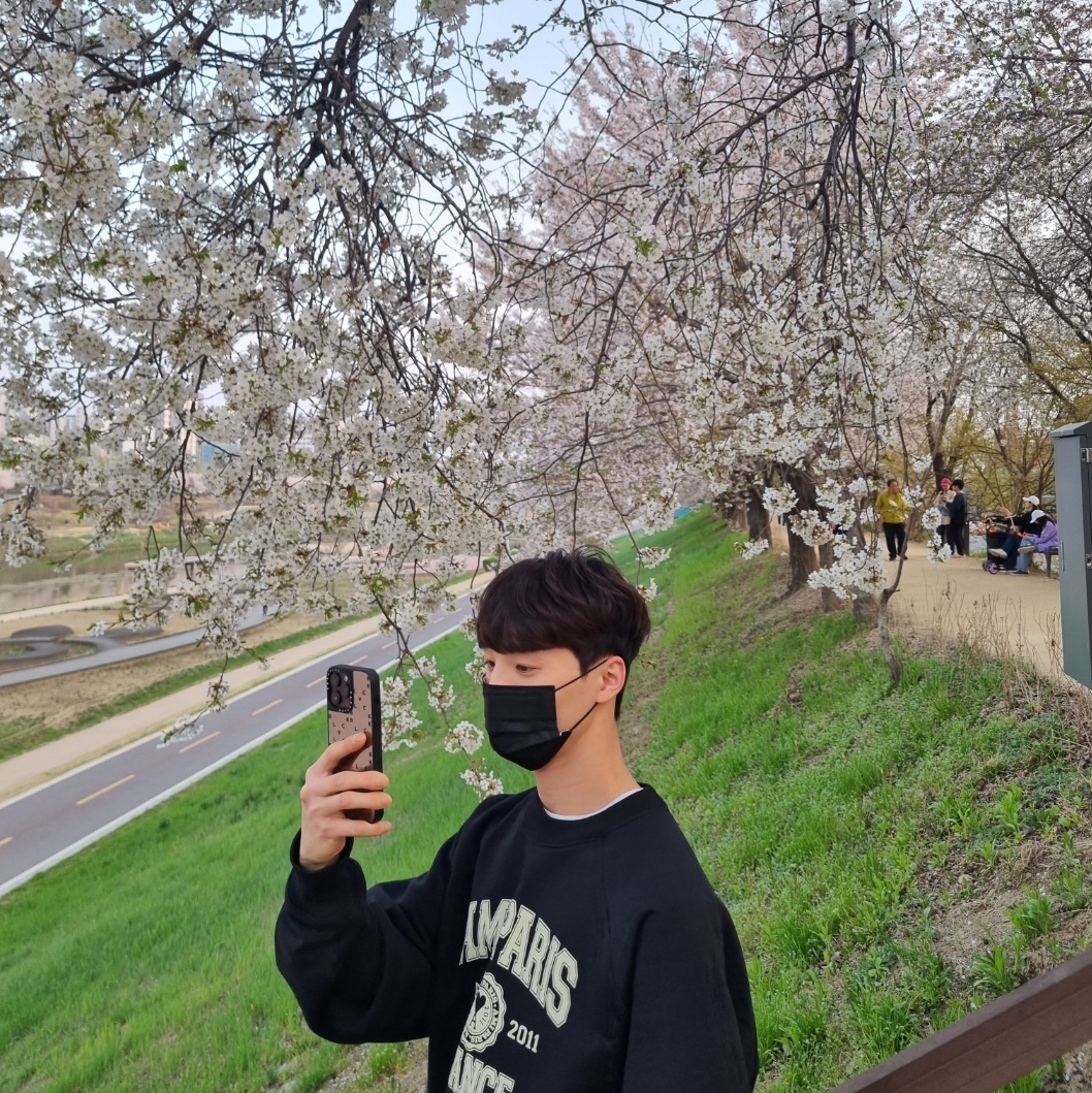 정진웅 (@jj_woong_) 님의 게시물 | KREAM