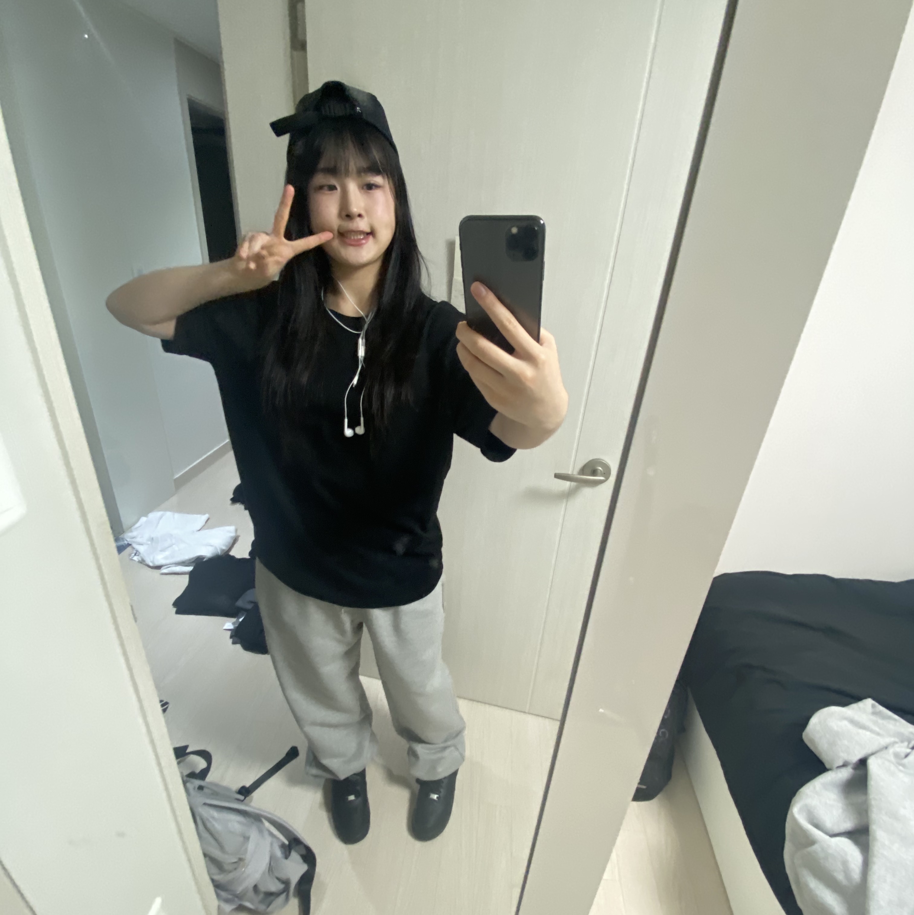 (@ji0__) 님의 게시물 | KREAM