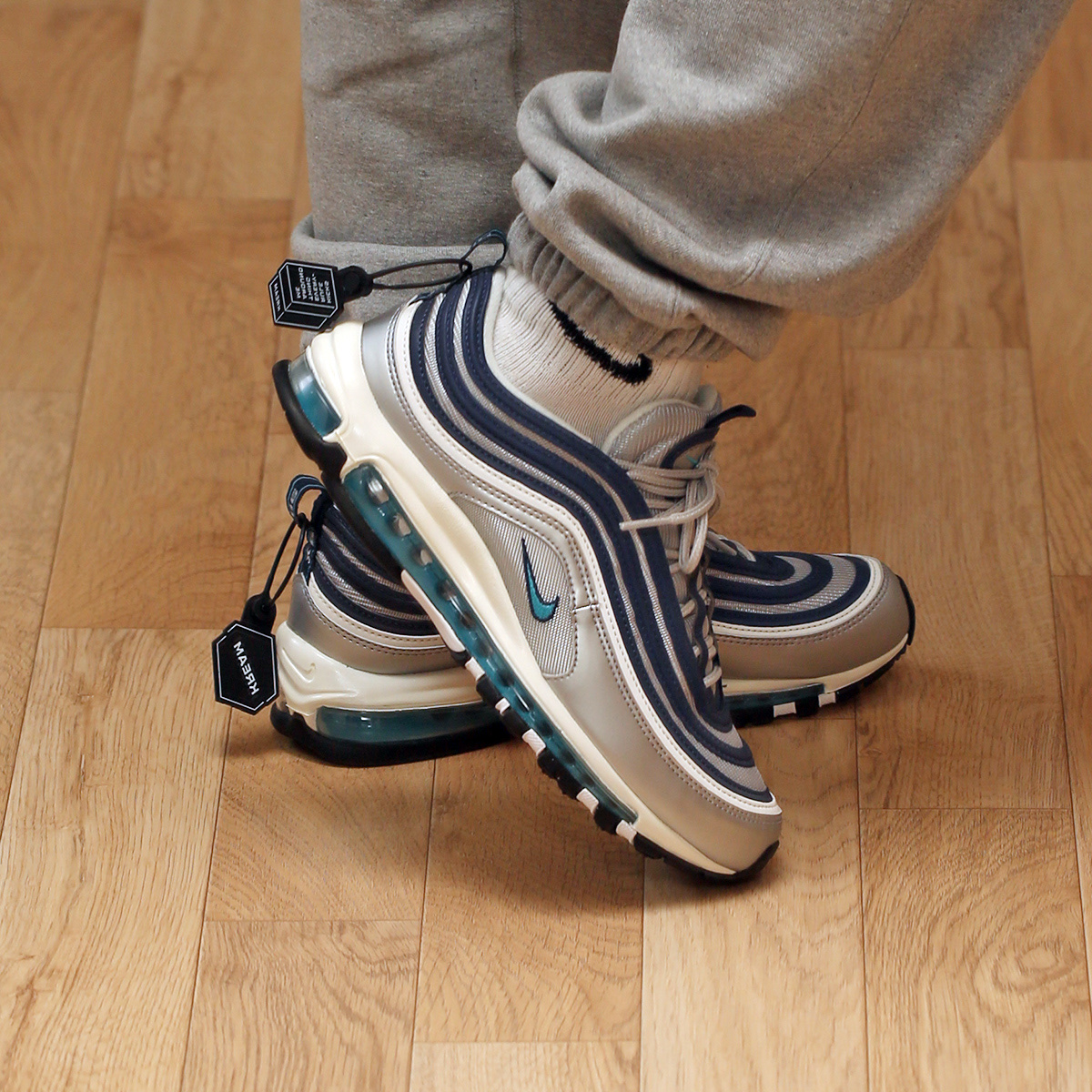 O-jin (@cool_peace) 님의 게시물 | KREAM