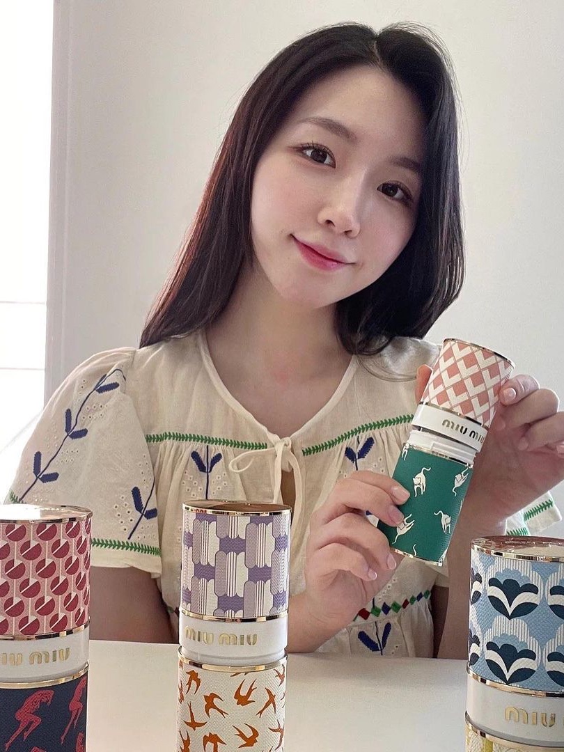 (@celeb_item) 님의 게시물 | KREAM