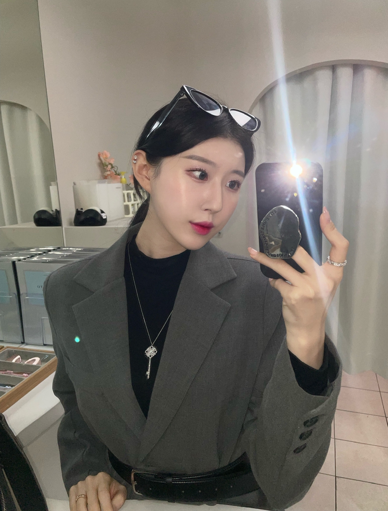 재희 (@lucete1225) 님의 게시물 | KREAM