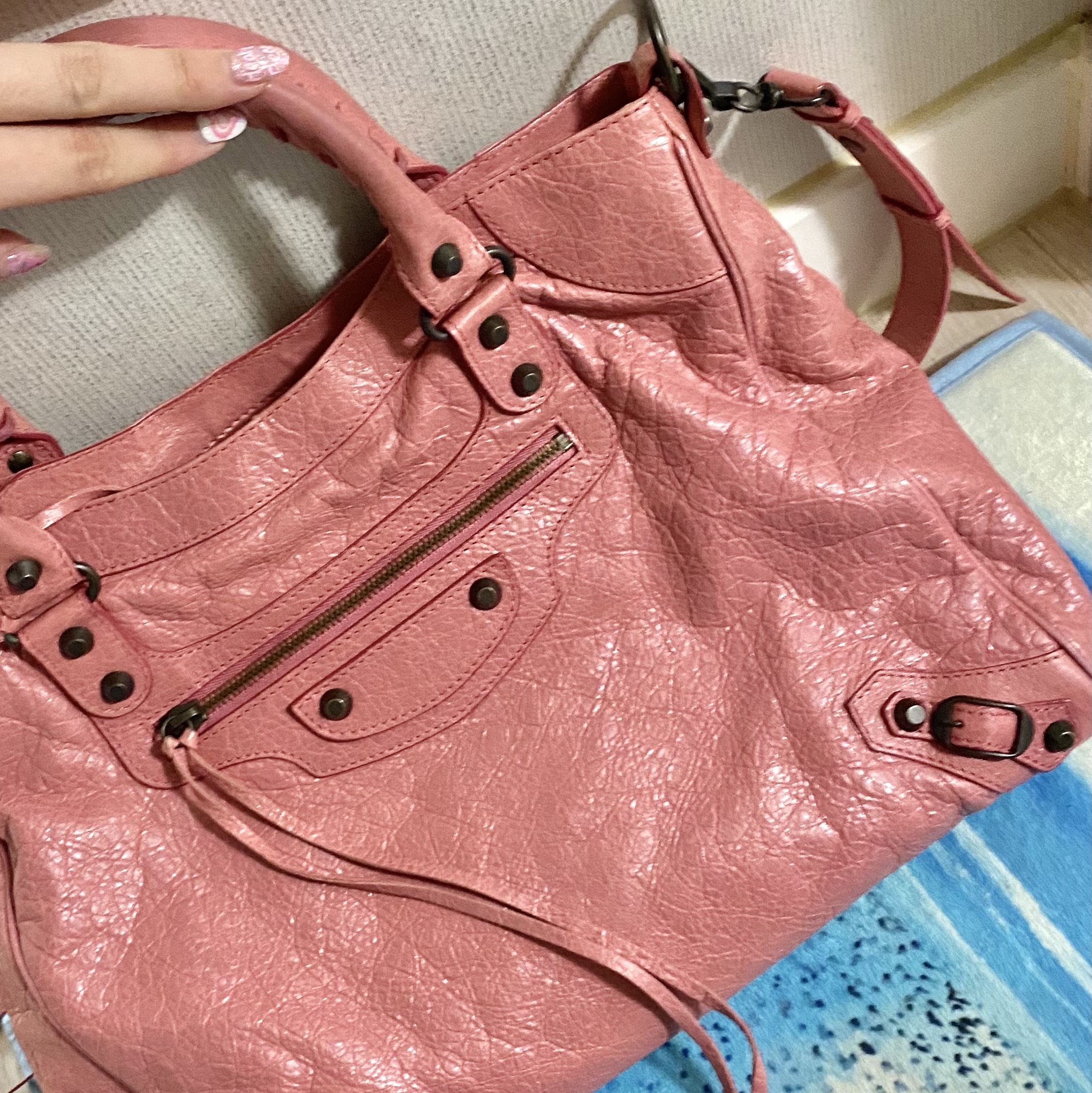 디온 (@dixn_pyn) 님의 게시물 | KREAM