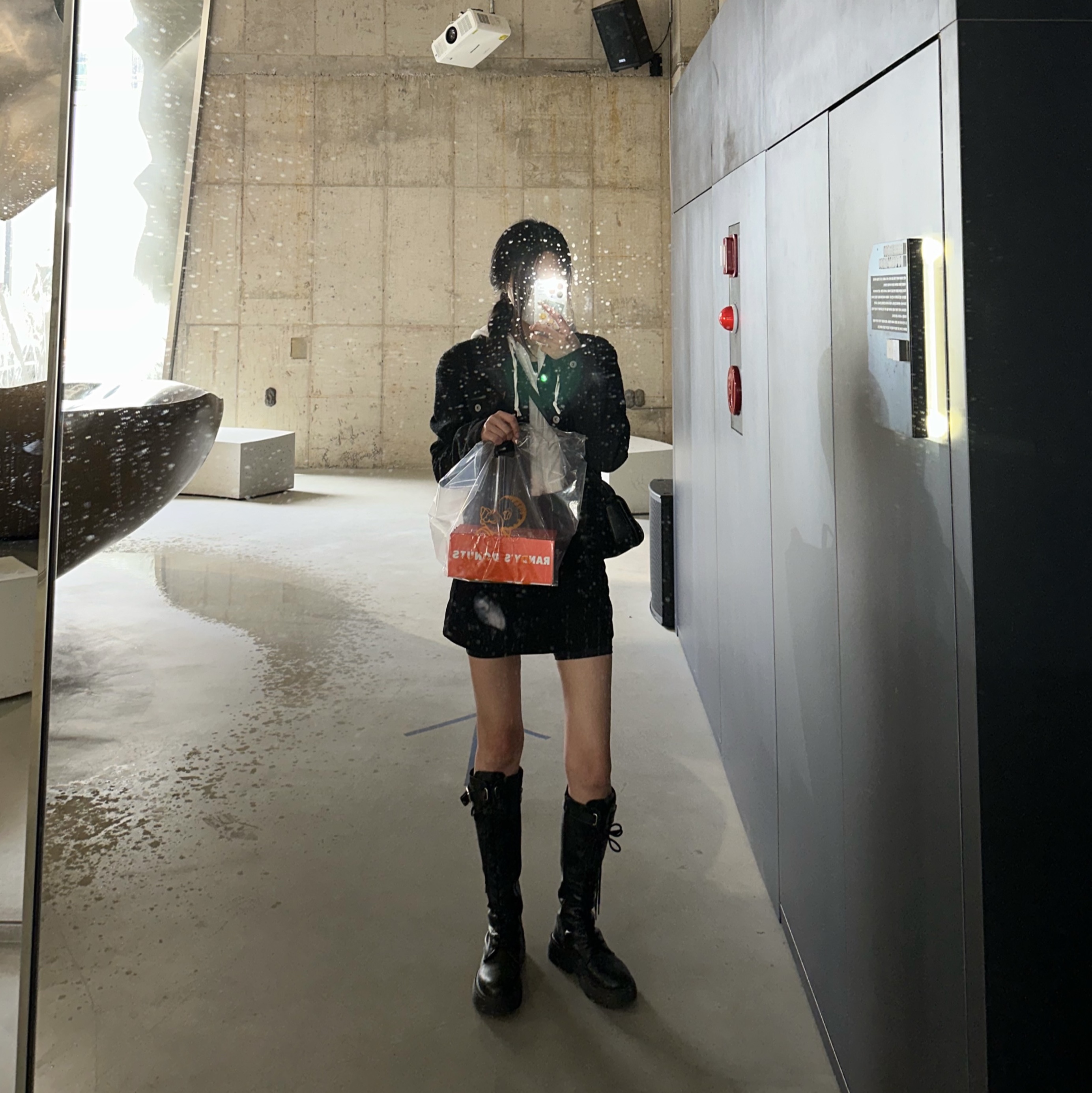 (@j.hingg) 님의 게시물 | KREAM