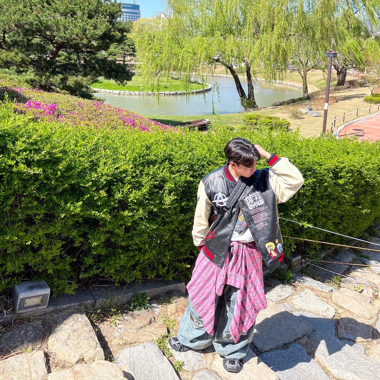 유환동 (@_dong._.u) 님의 게시물 | KREAM