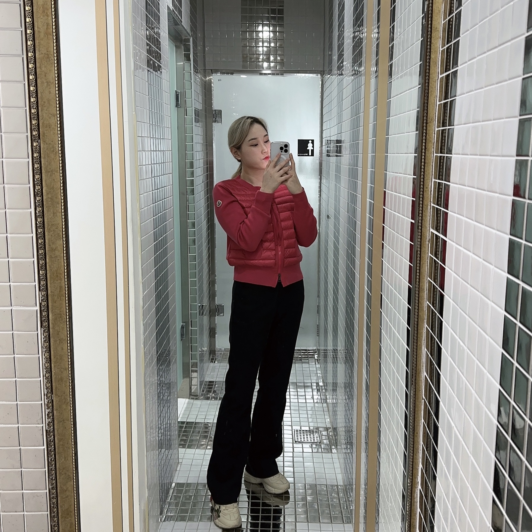 박소연 (@iam._.sovely) 님의 게시물 | KREAM