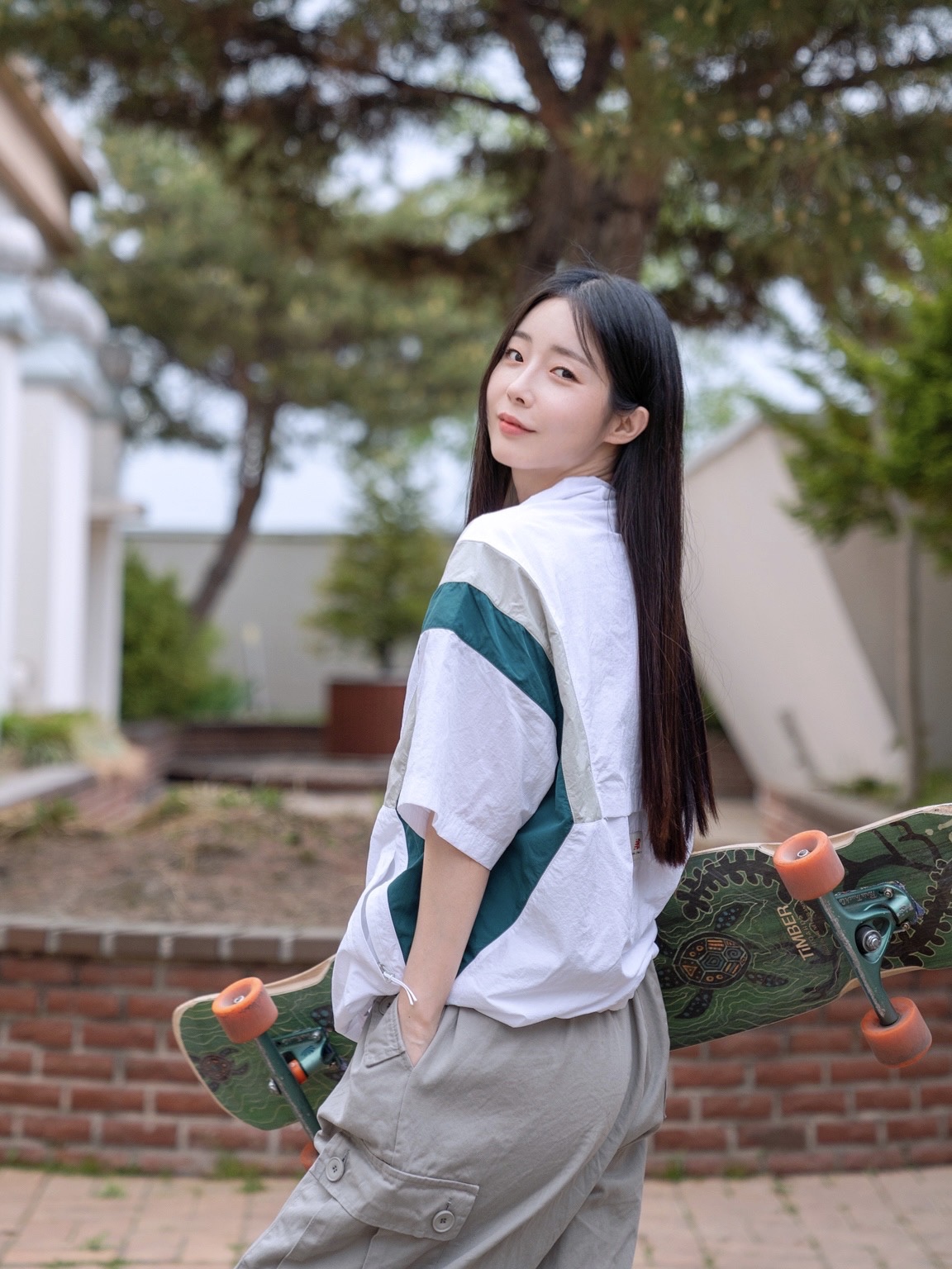 롱보드지니 (@longboardji...) 님의 게시물 | KREAM