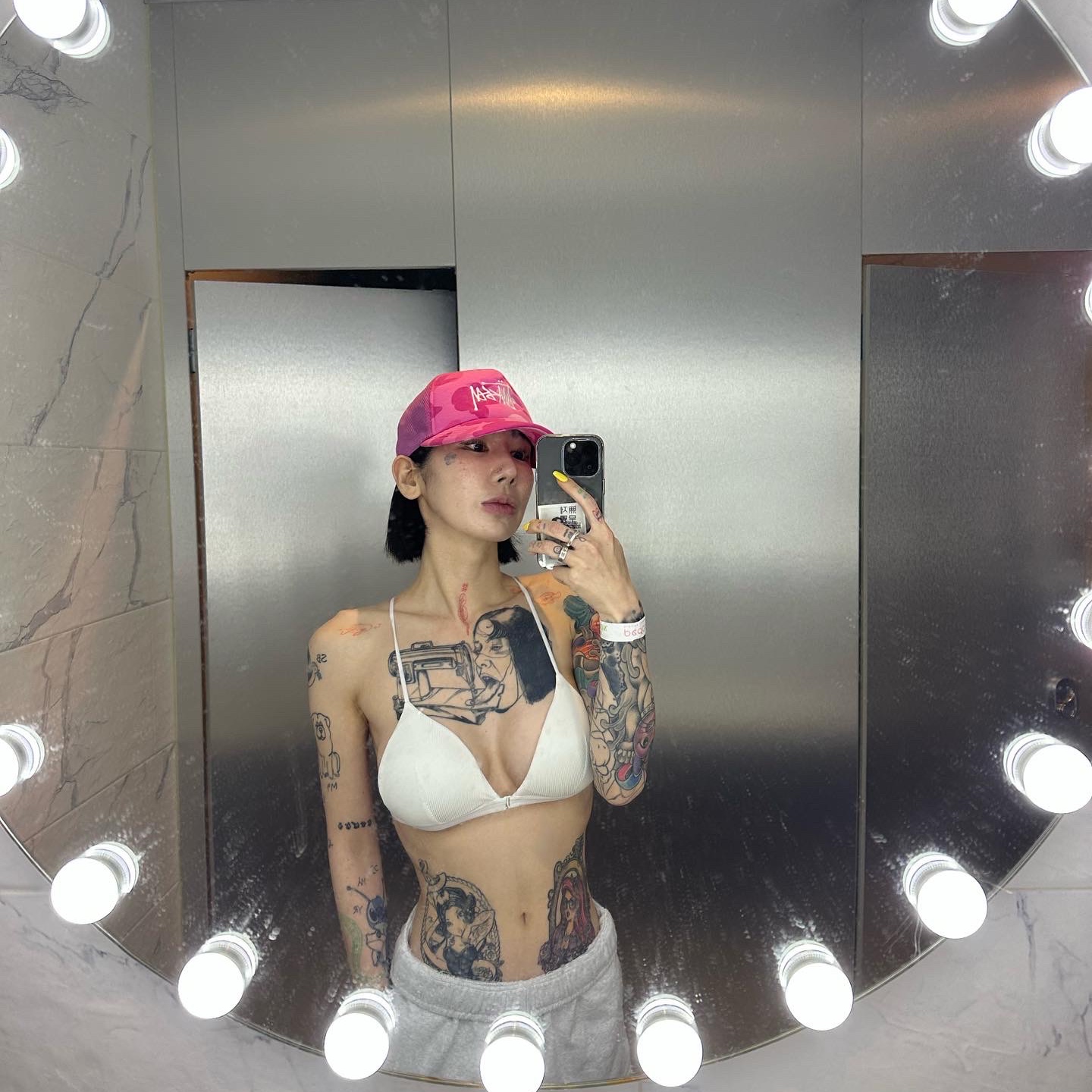 n0.hj_ (@n0.hj_) 님의 게시물 | KREAM