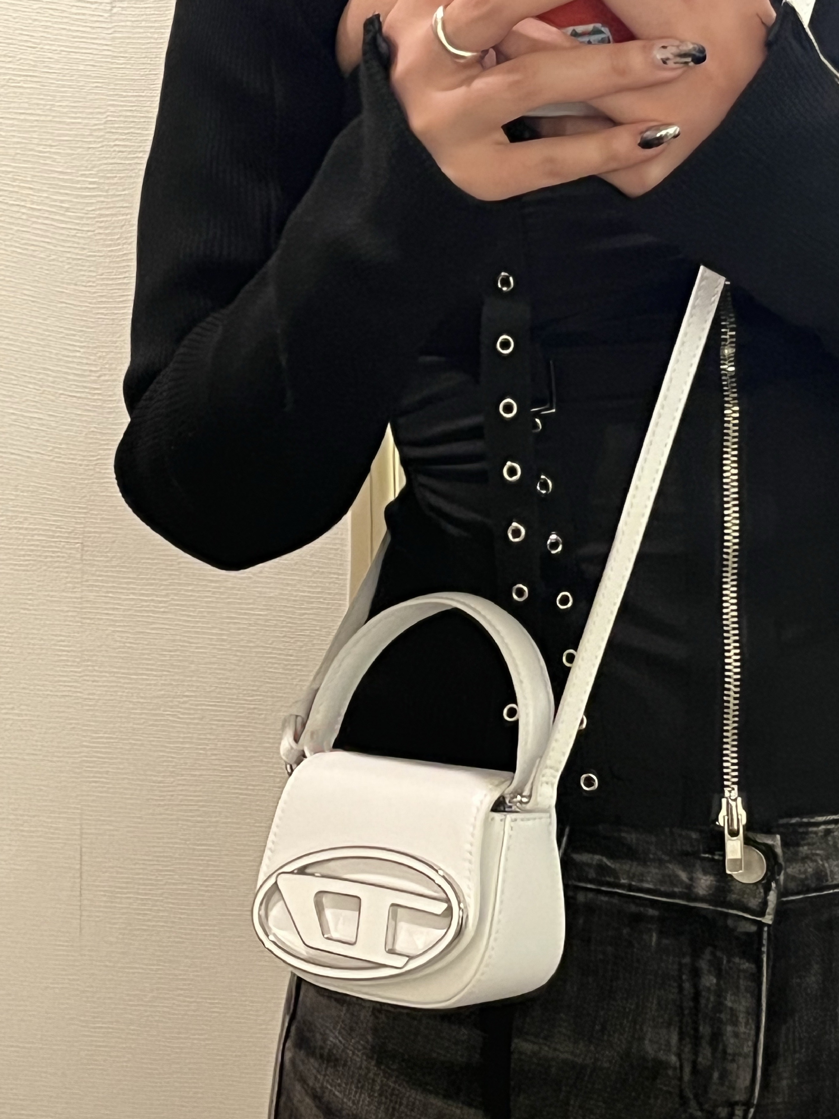 지수 (@zgoo_) 님의 게시물 | KREAM