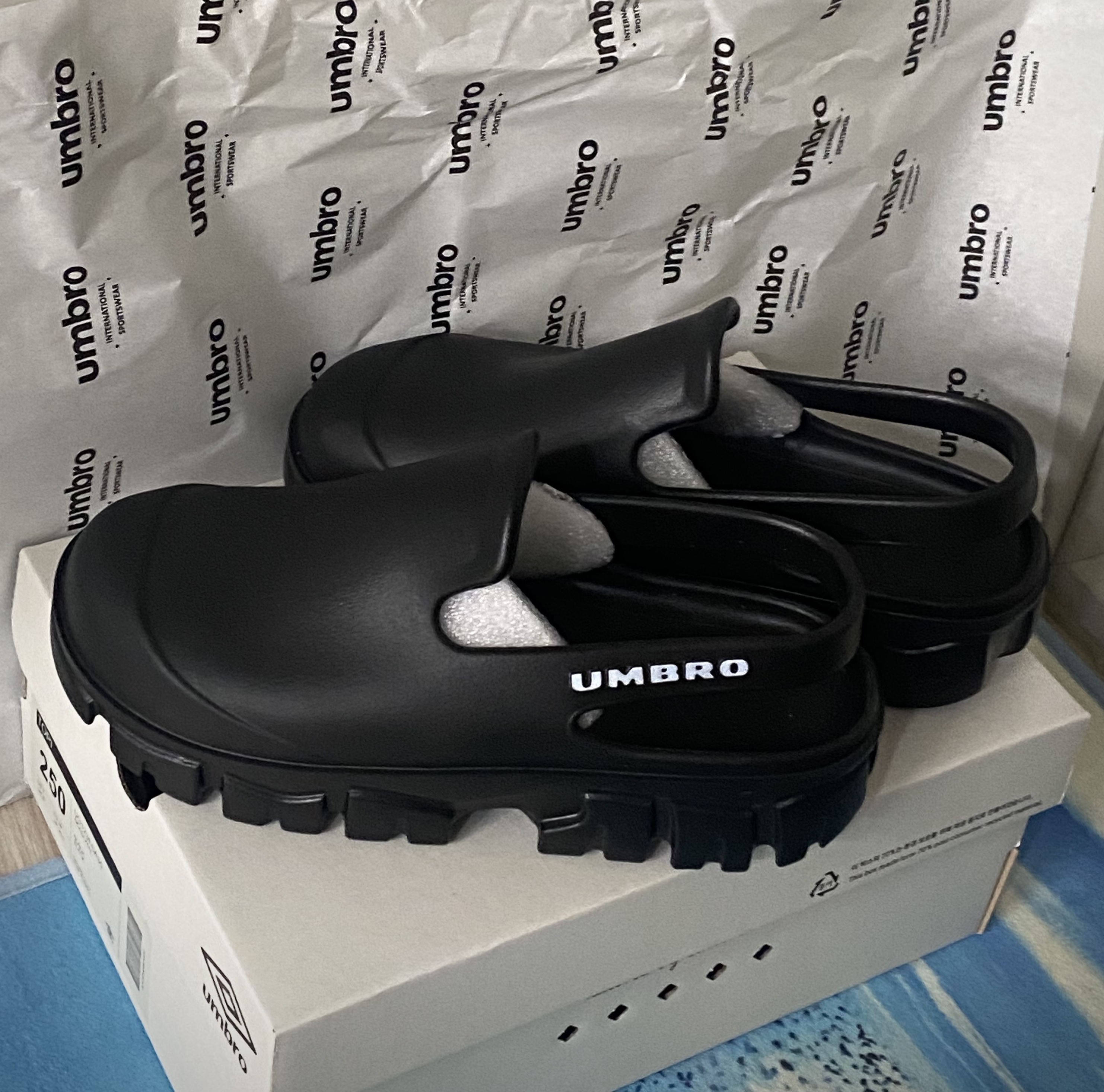 디온 (@dixn_pyn) 님의 게시물 | KREAM