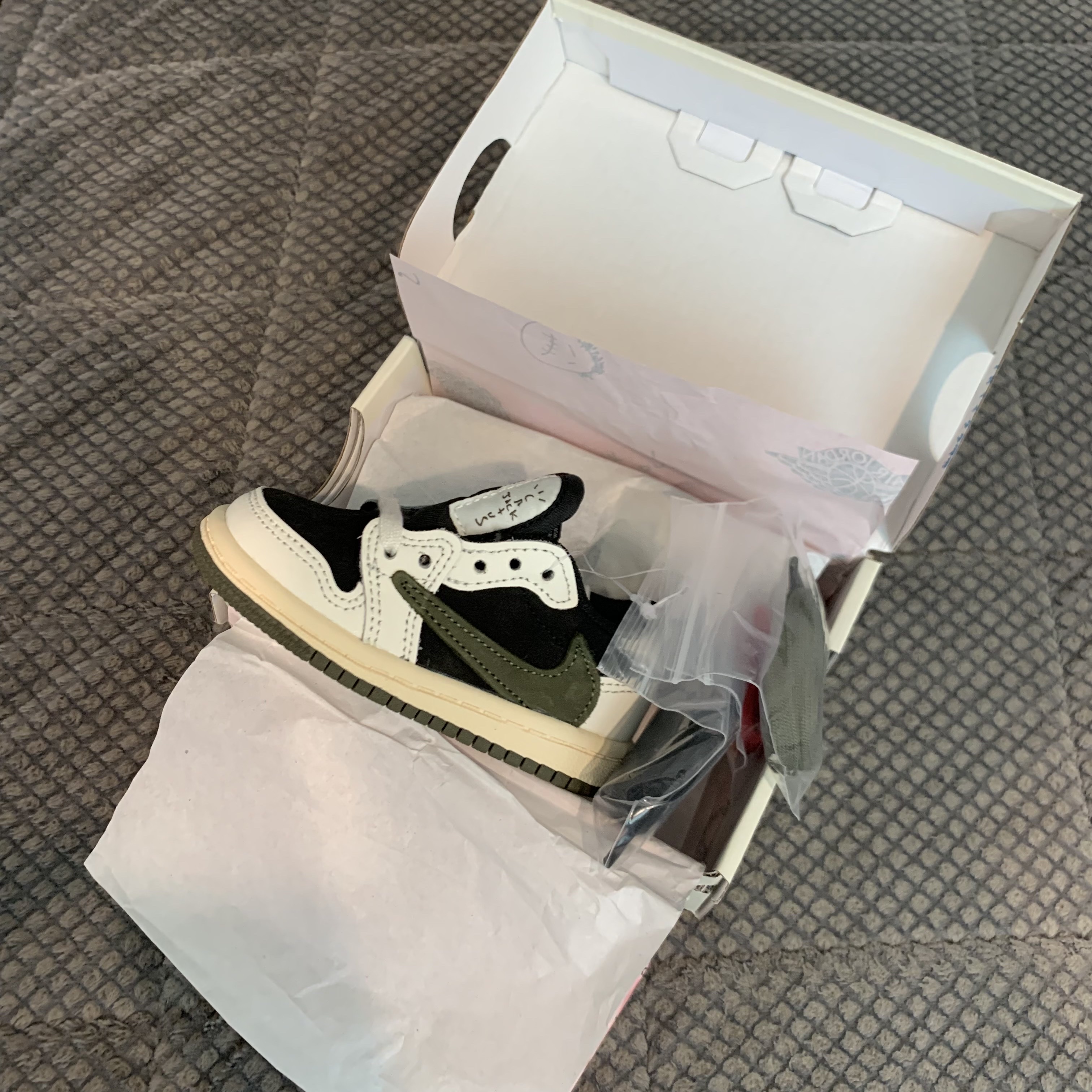 (@anything) 님의 게시물 | KREAM