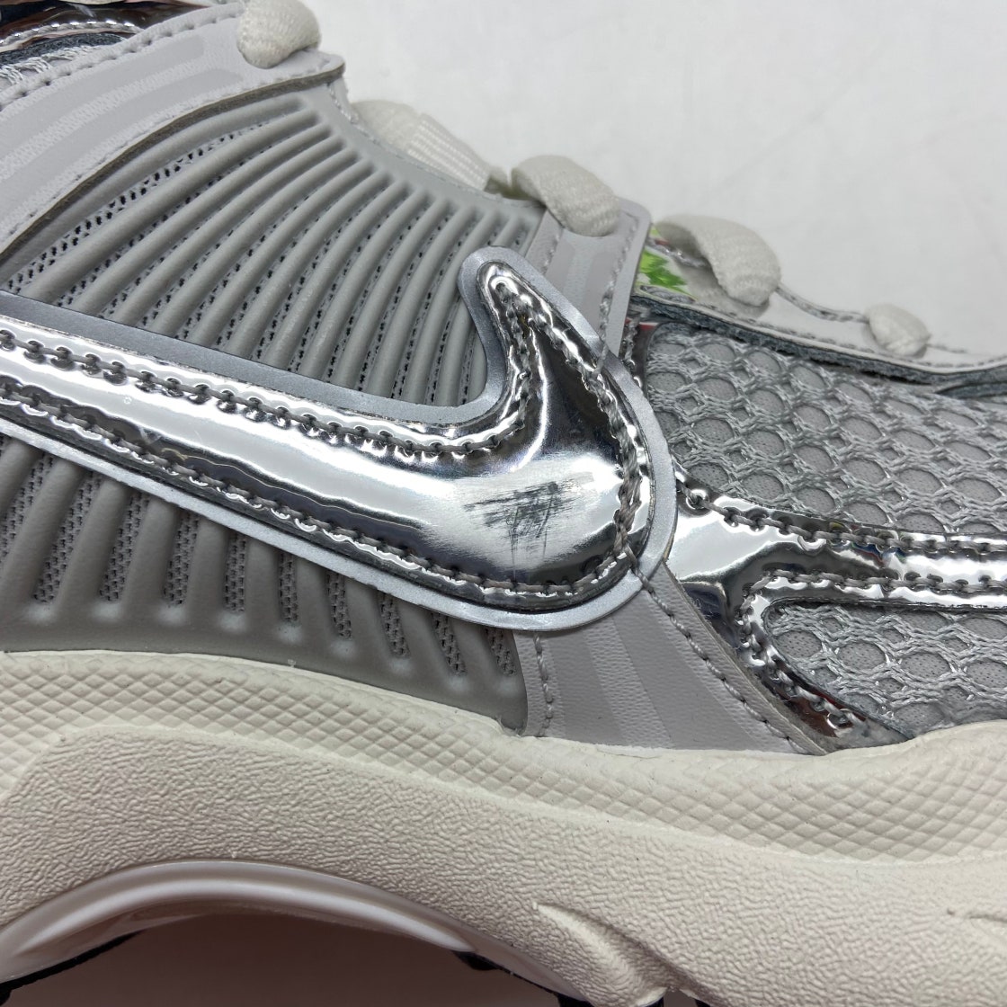 (W) 나이키 줌 보메로 5 포톤 더스트 앤 메탈릭 실버 | KREAM