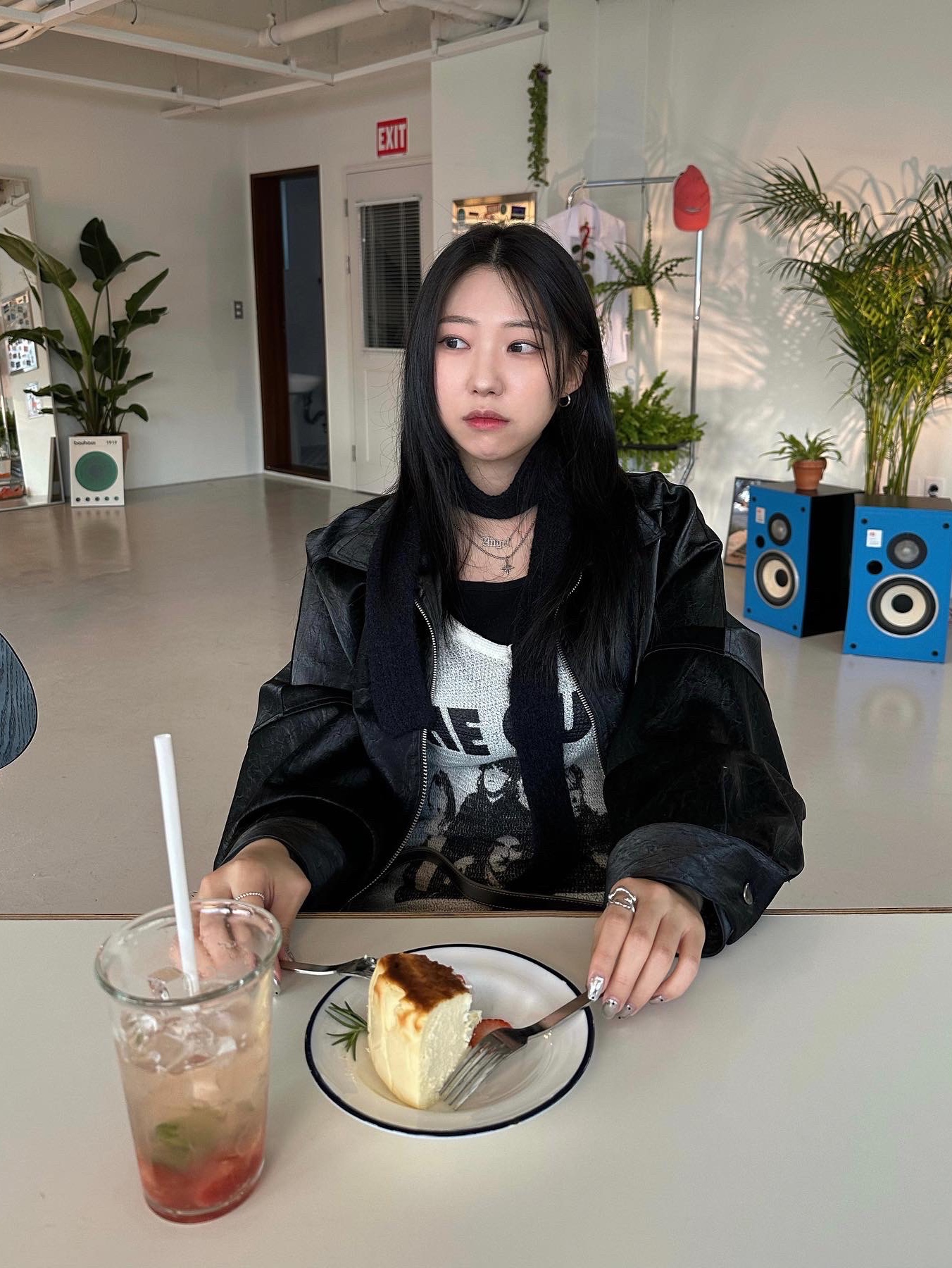 소영 (@ss._yung) 님의 게시물 | KREAM